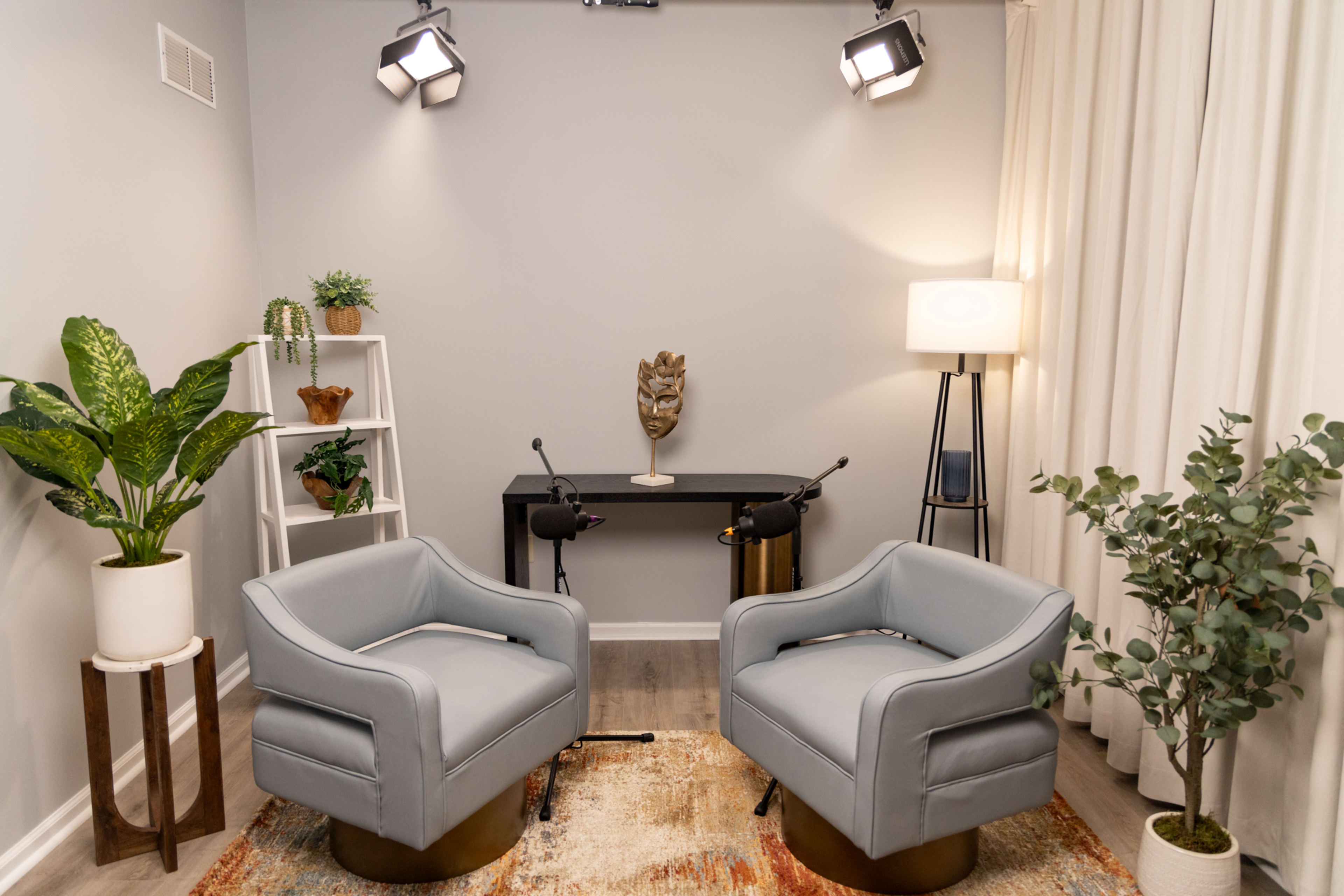 Beautiful and well equipped podcasting studio, Levittown, PA ...