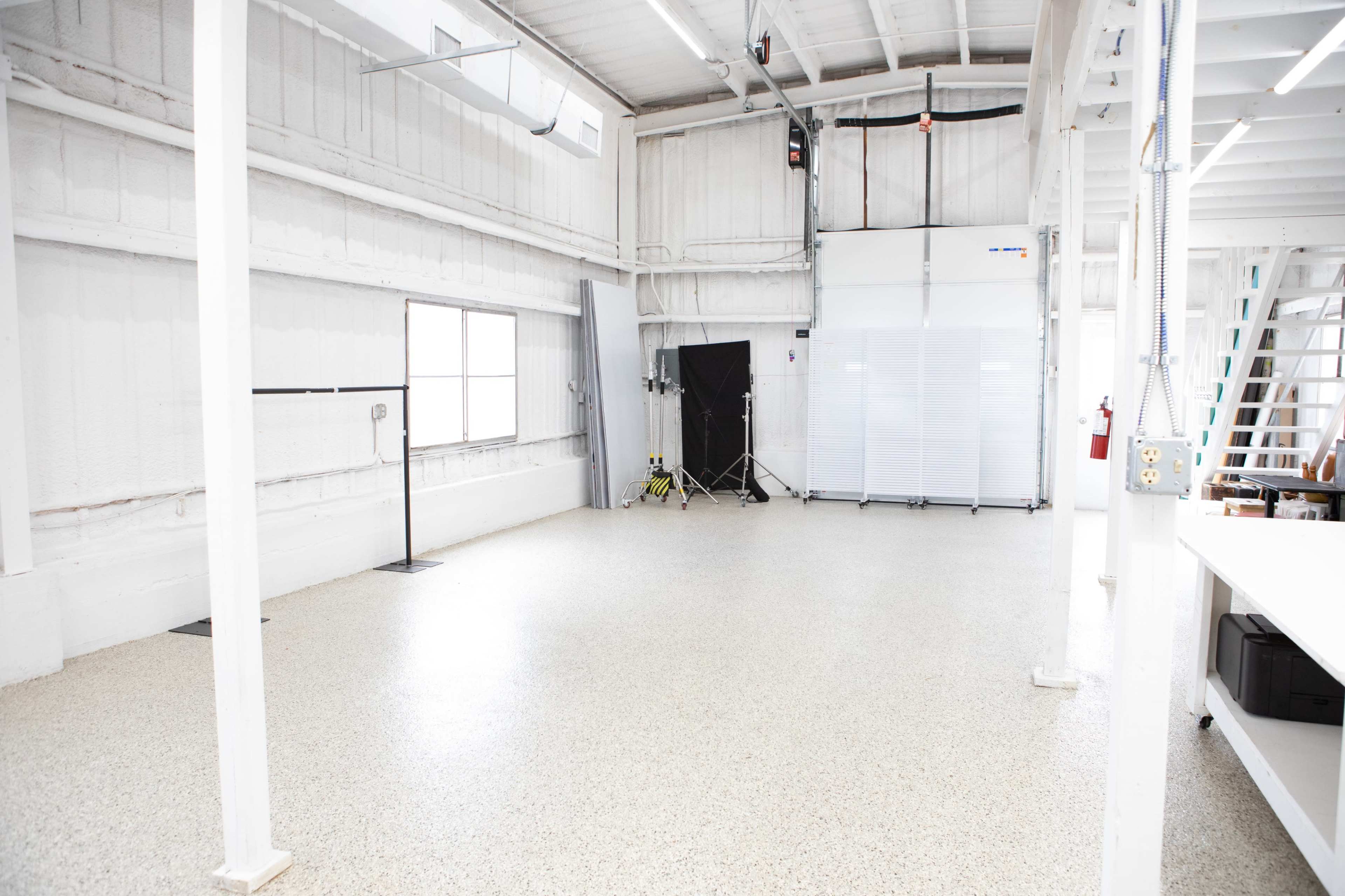 Stand alone warehouse studio with open floor plan for multiple shooting ...