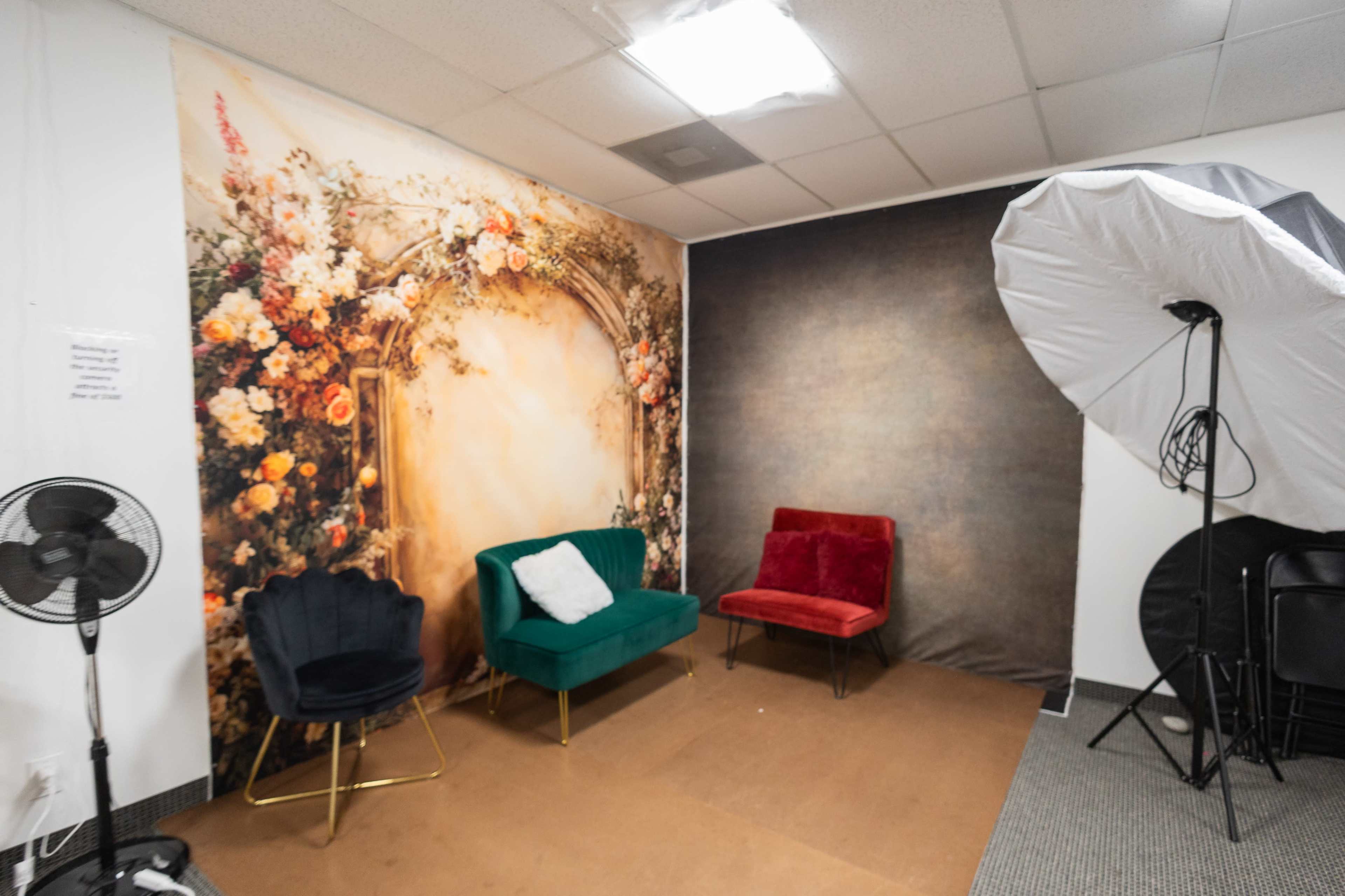 Realistic Backgrounds, Props And Lighting Included Photo Studio Near ...