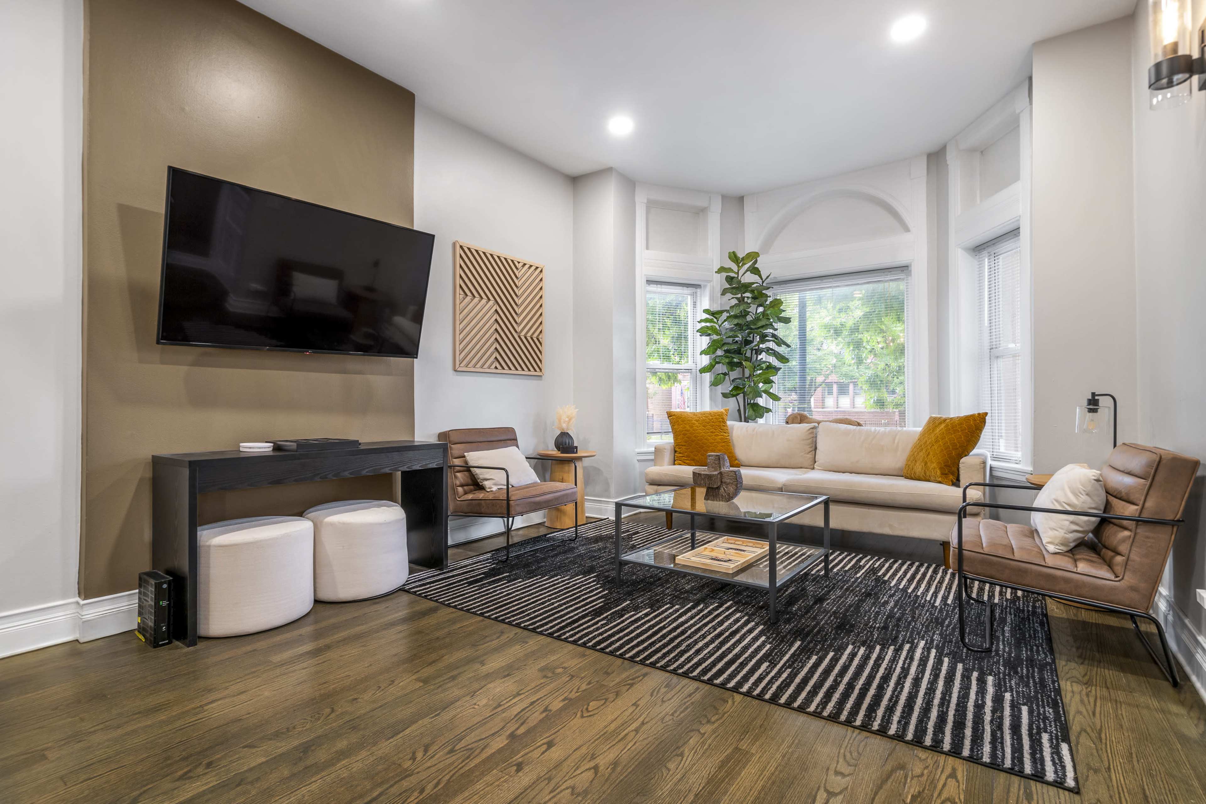 Lakeview Lux, Chicago, IL | Production | Peerspace