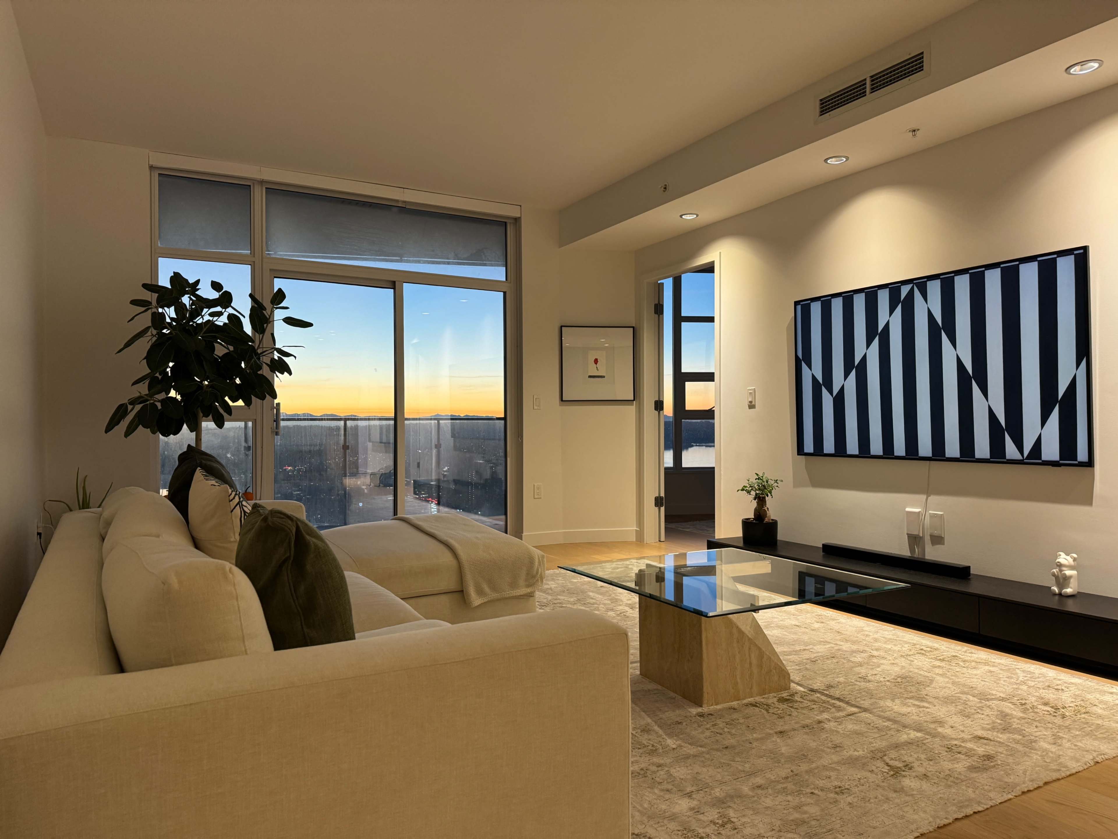 Stunning 1-Bedroom on 40th Floor with Breathtaking Mountain & City ...