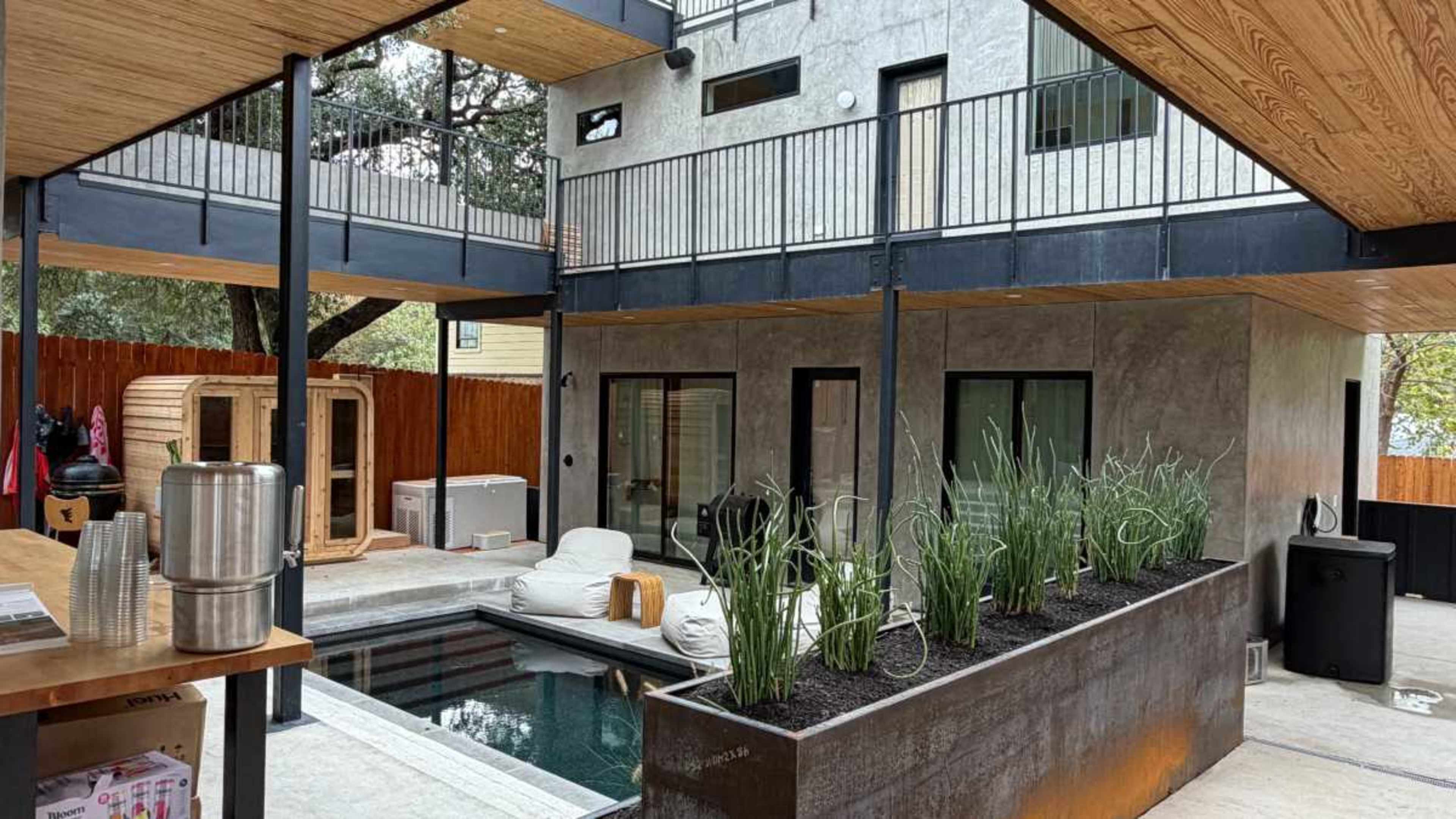 Muscle Mansion | Modern Urban House with Rooftop Austin City Skyline ...