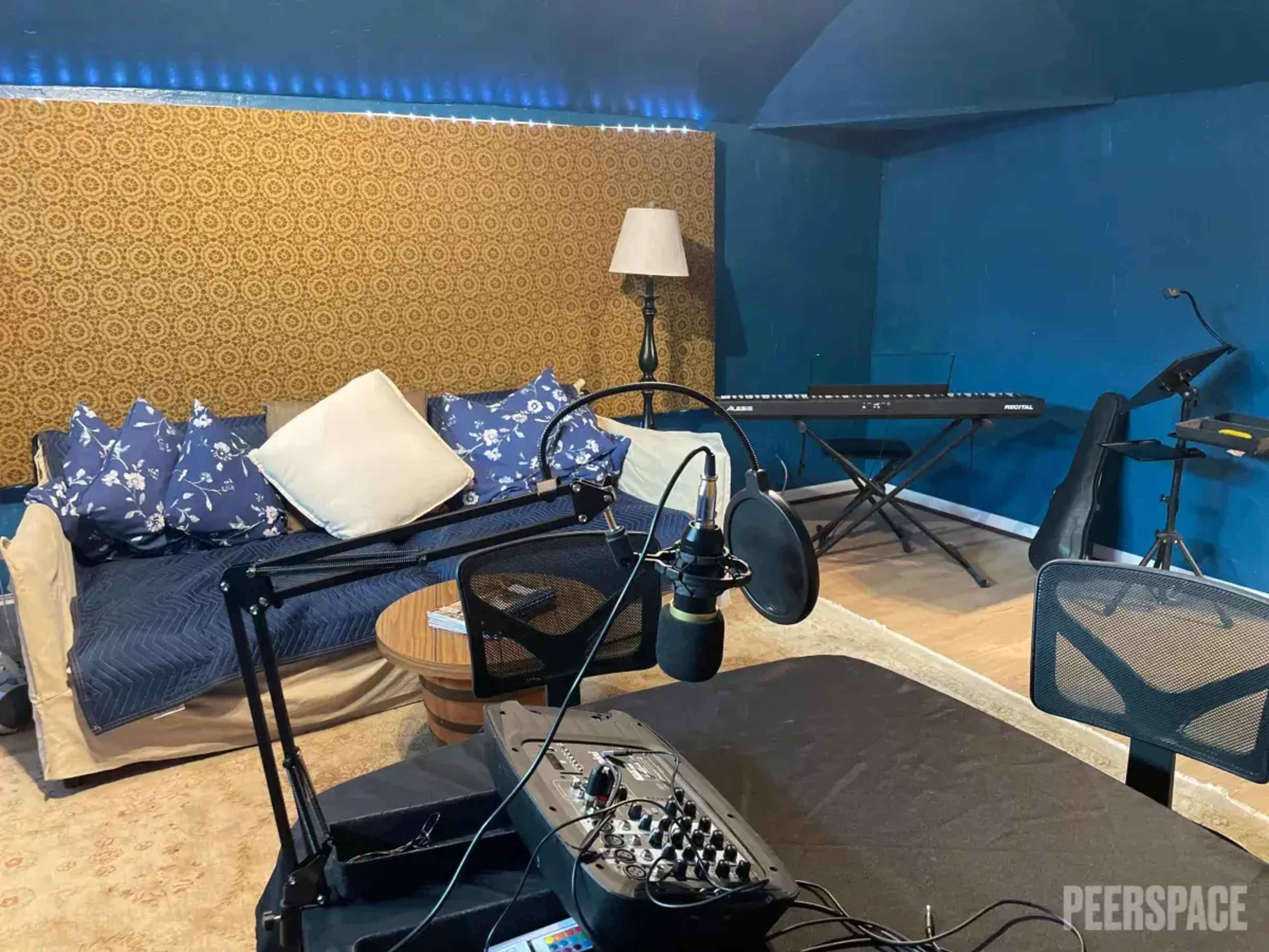 Private Sound Studio with Room for Guests, College Park, GA ...