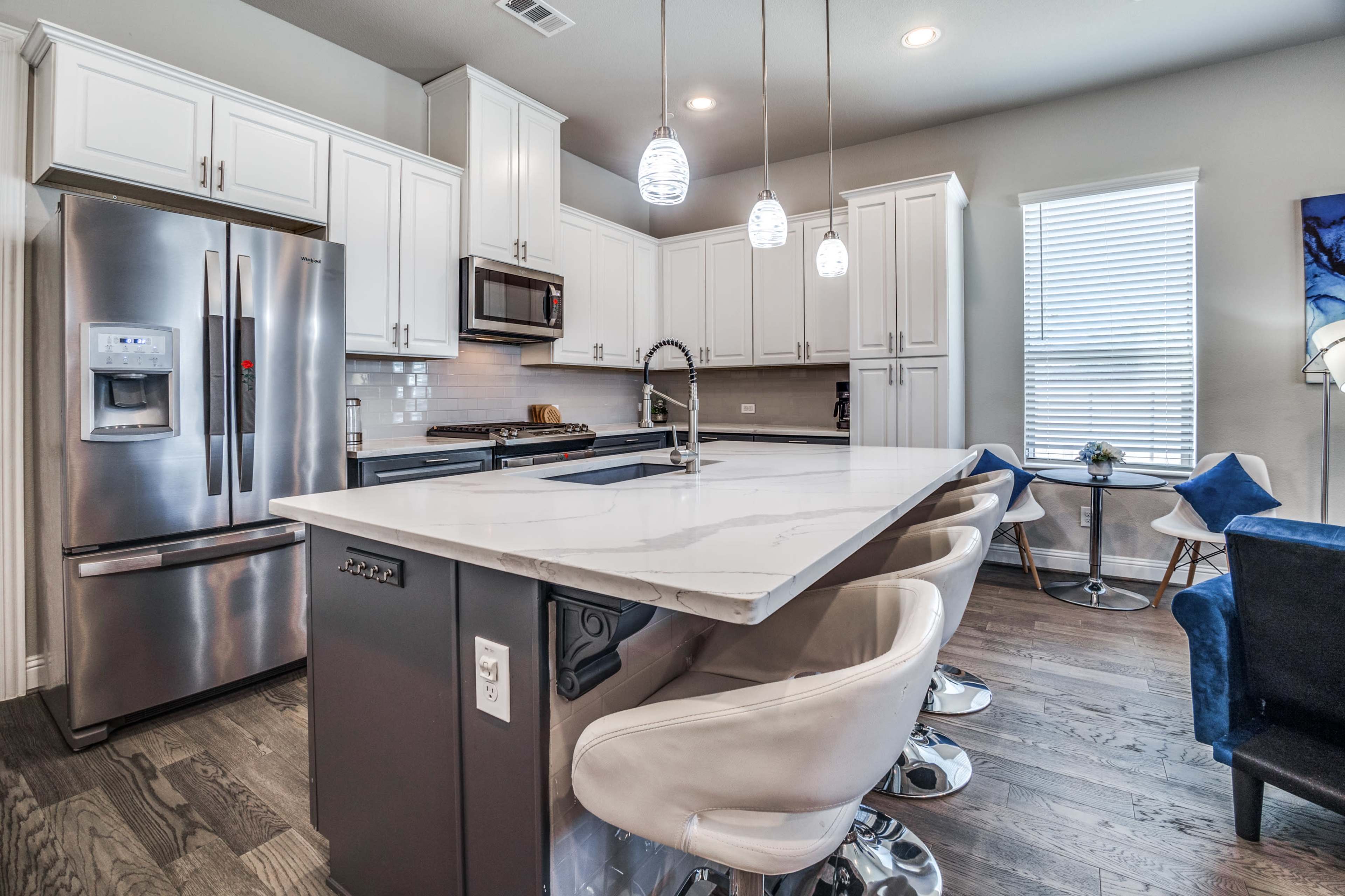 Modern Suburban Retreat with Chic Style and Natural Light, The Colony ...