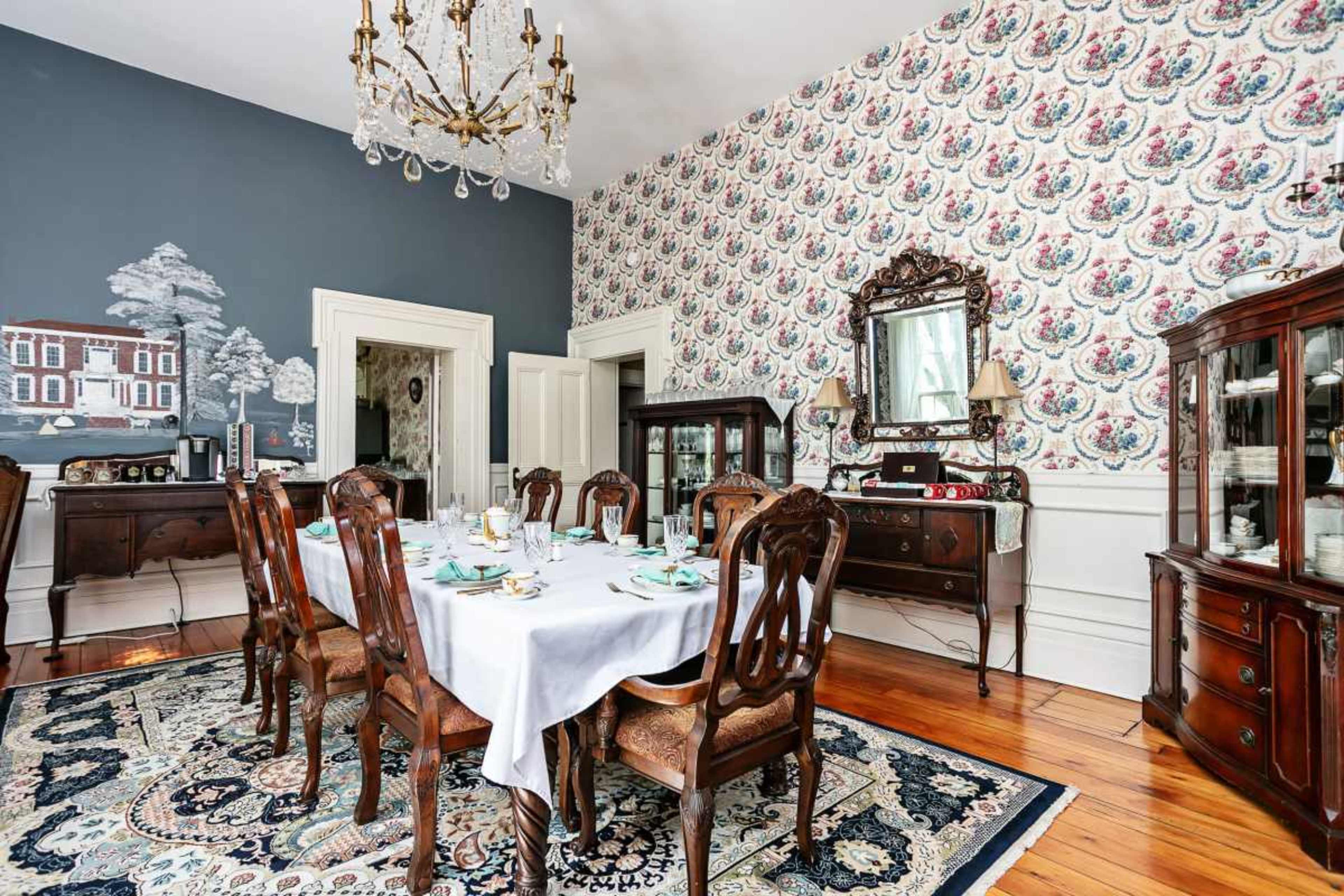 Peaceful Country Historical Manor, Springfield, KY | Off-Site | Peerspace