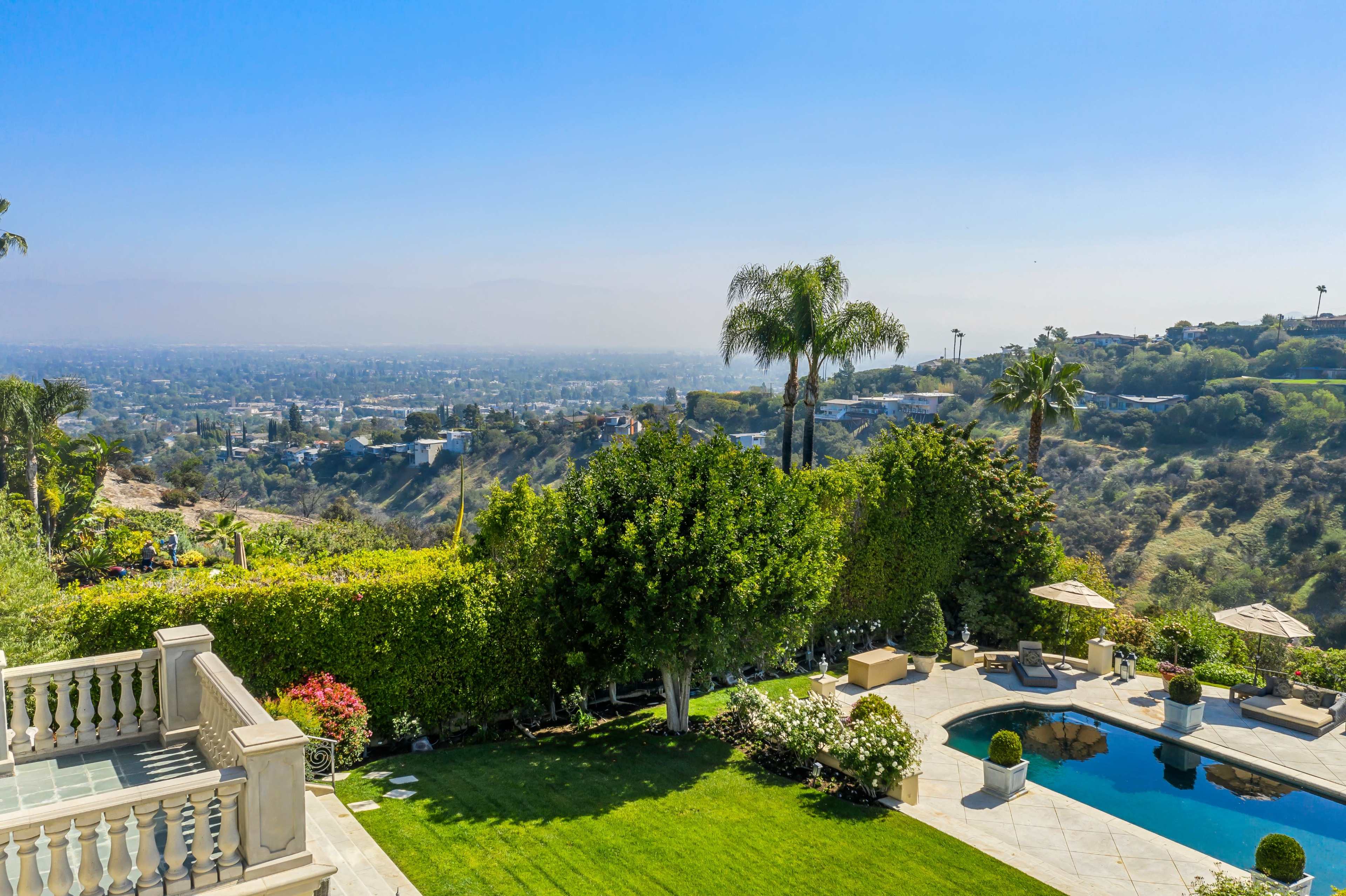 Beverly Hills French château | French Chateau stunning estate, Beverly ...