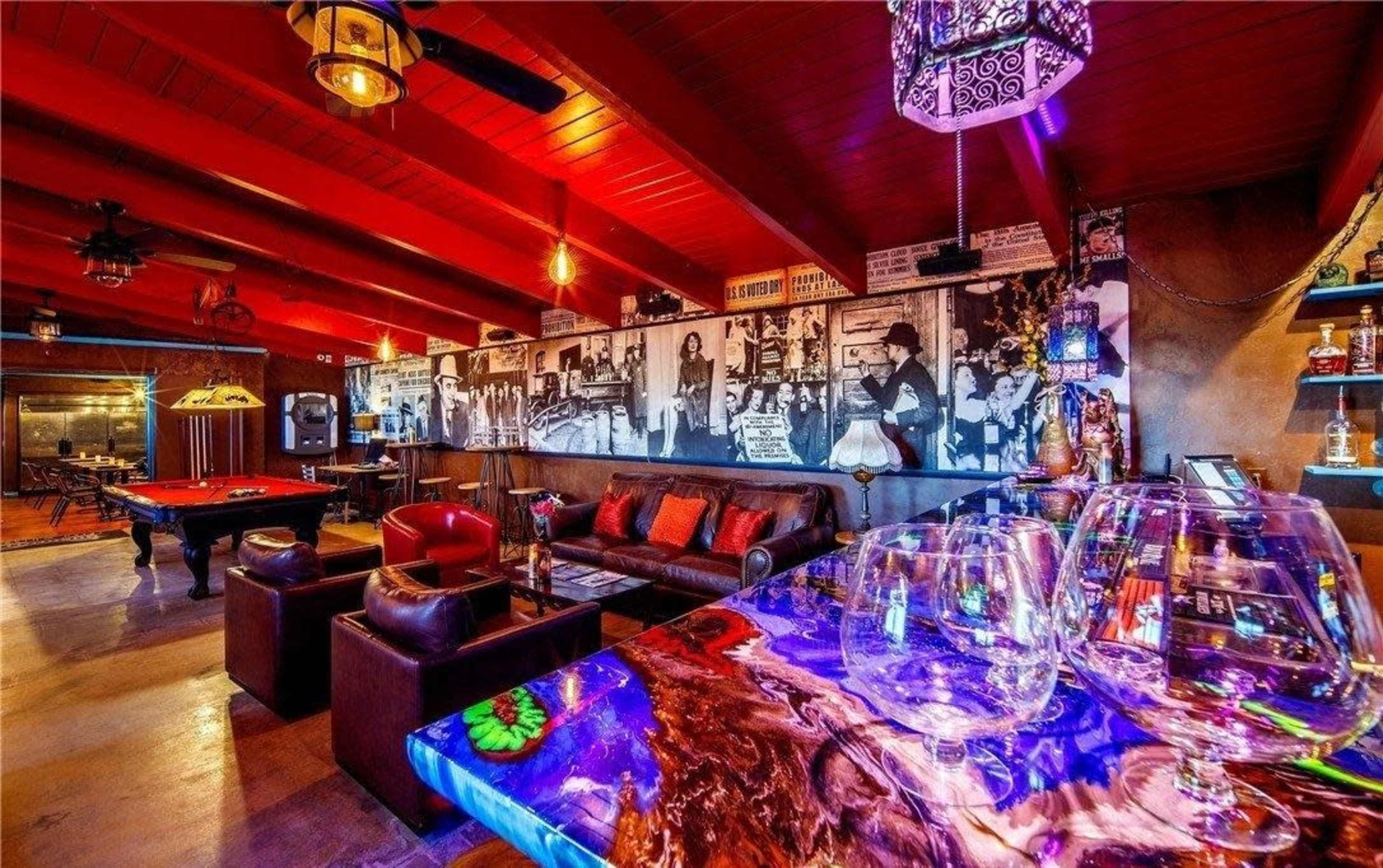 Hooch' 66 Bar & Grill | Spacious Stylish Eclectic Desert Oasis, Topock ...