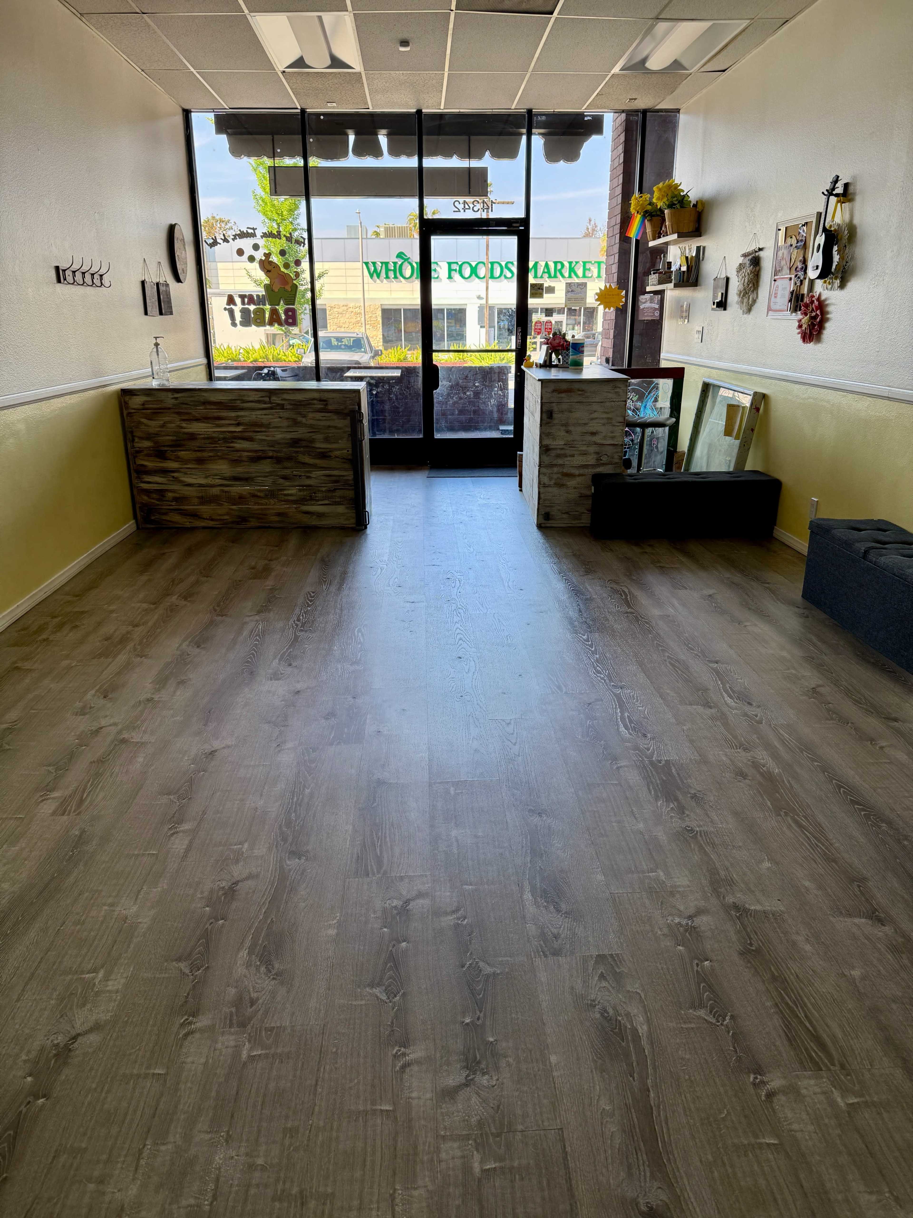 Bright, clean & cozy studio perfect for small classes, photo shoots ...