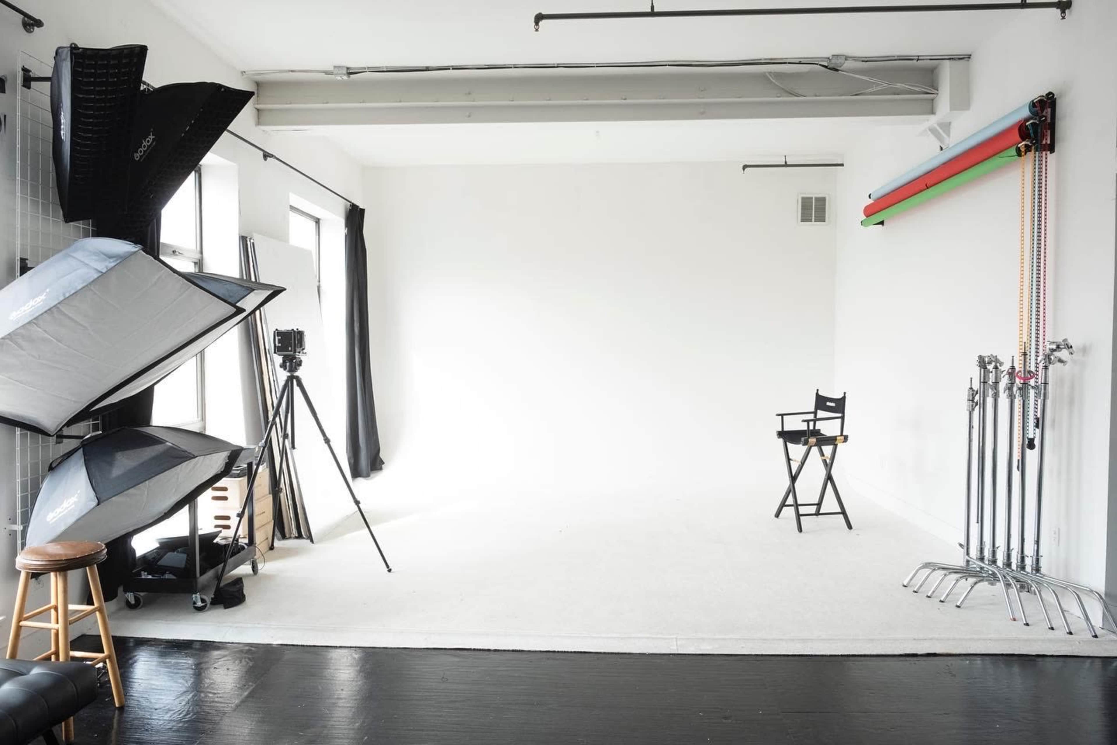 Photodom Studio: Spacious natural light Photo Studio with Cyc Wall ...