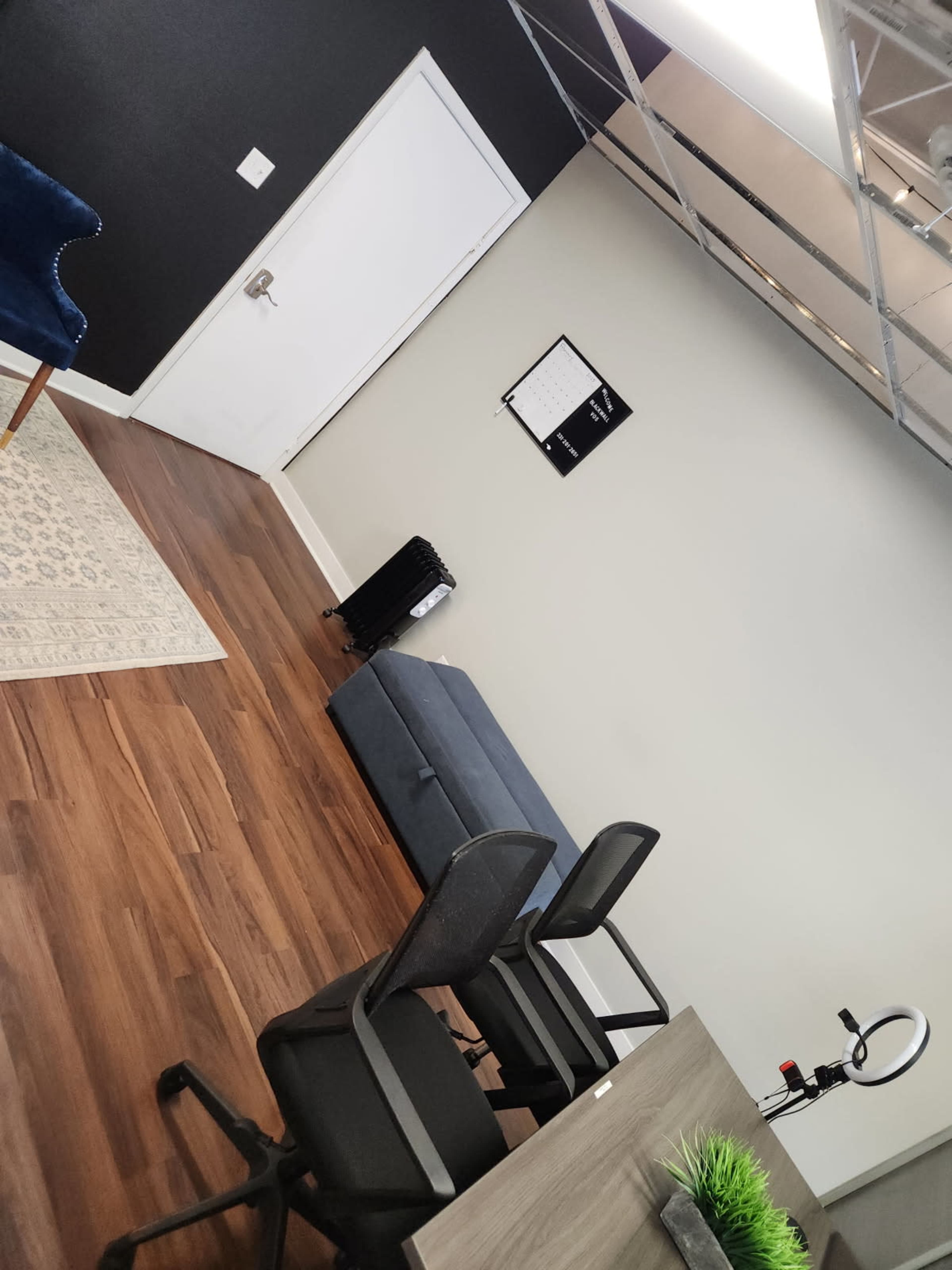Shared Desk (A) @ Office Suite, Oak Lawn, IL | Off-Site | Peerspace