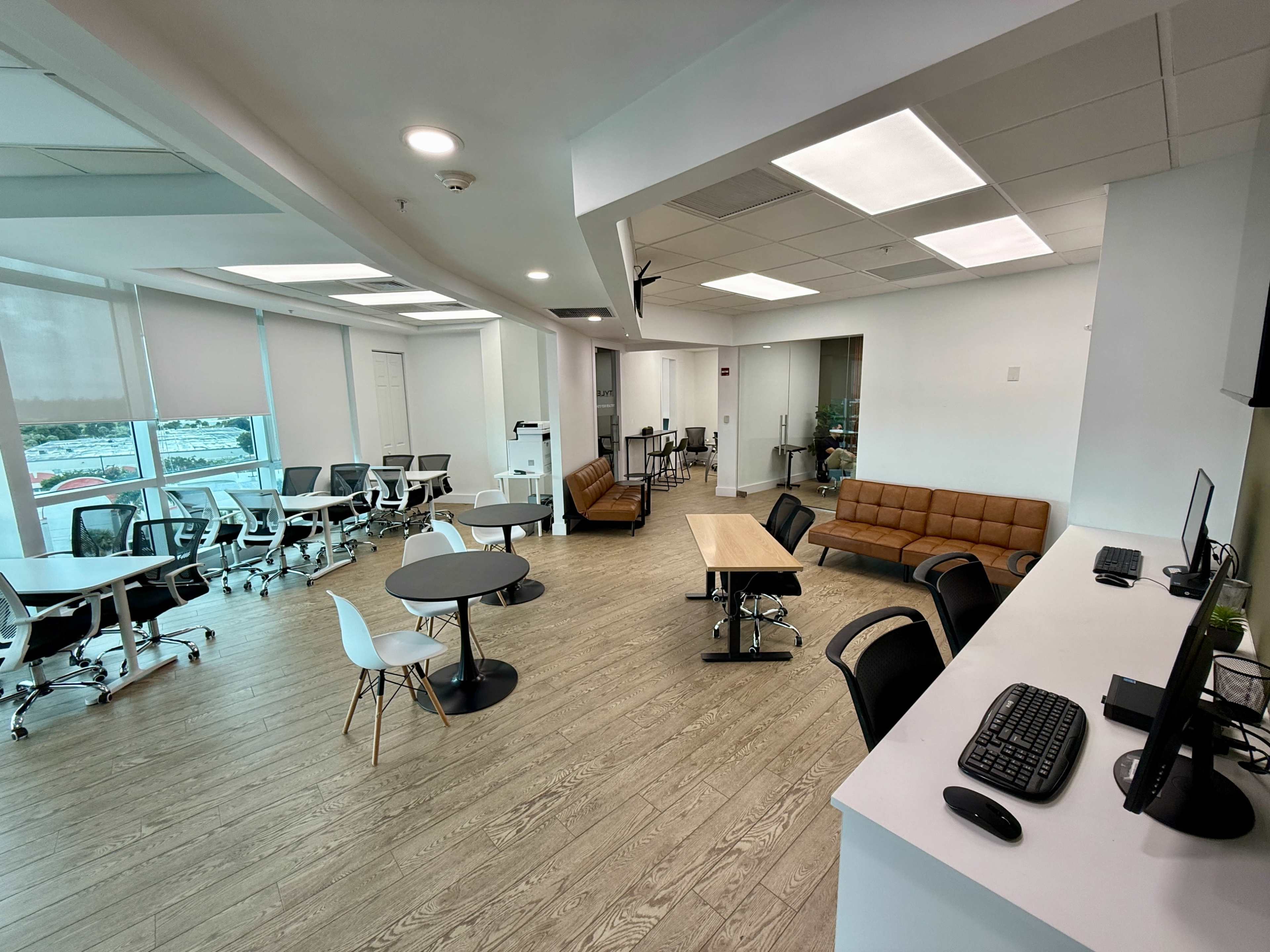 40 people! Open office for trainings / Productions or seminars with ...