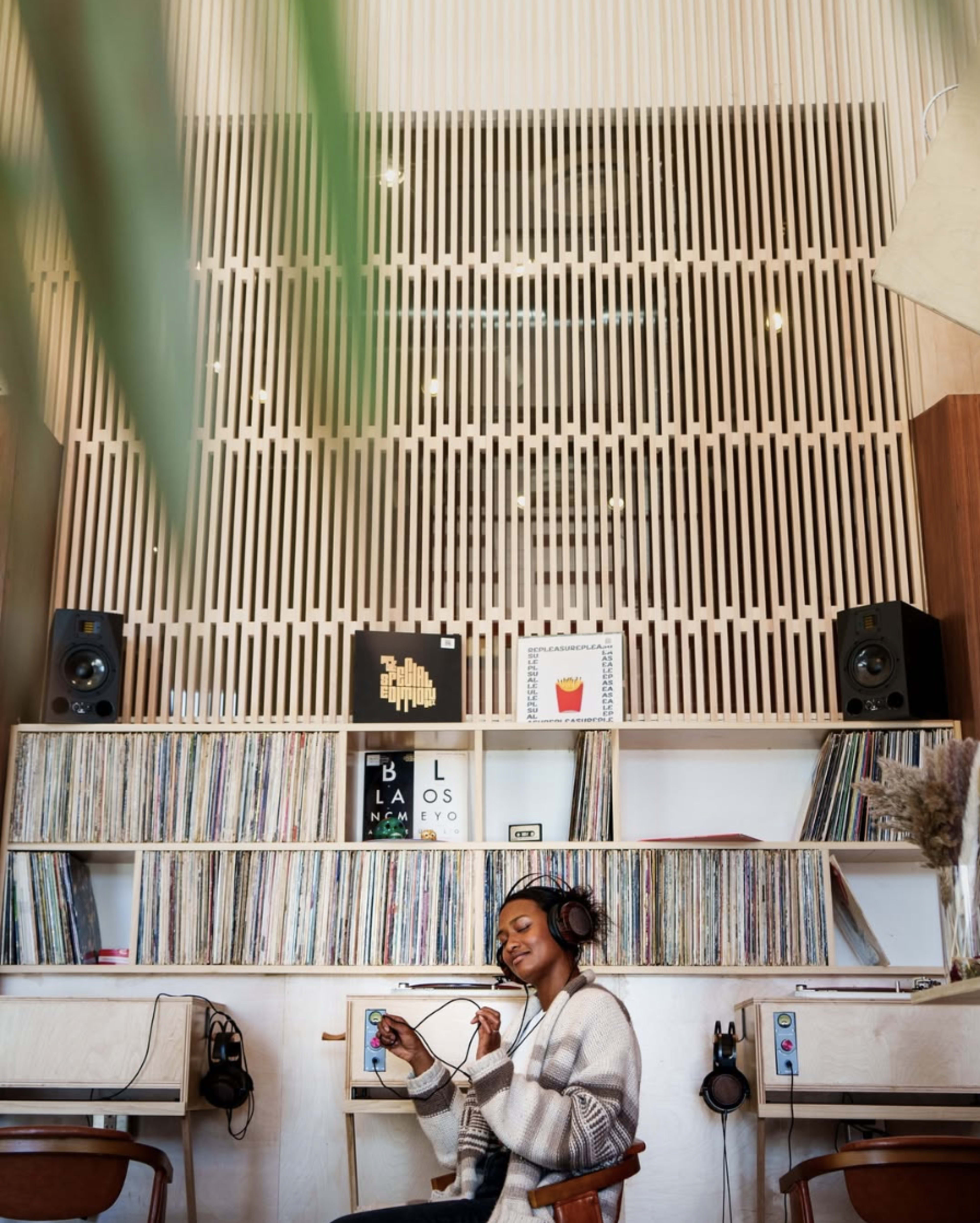 Retail space - coffee shop on Melrose avenue, West Hollywood, CA ...