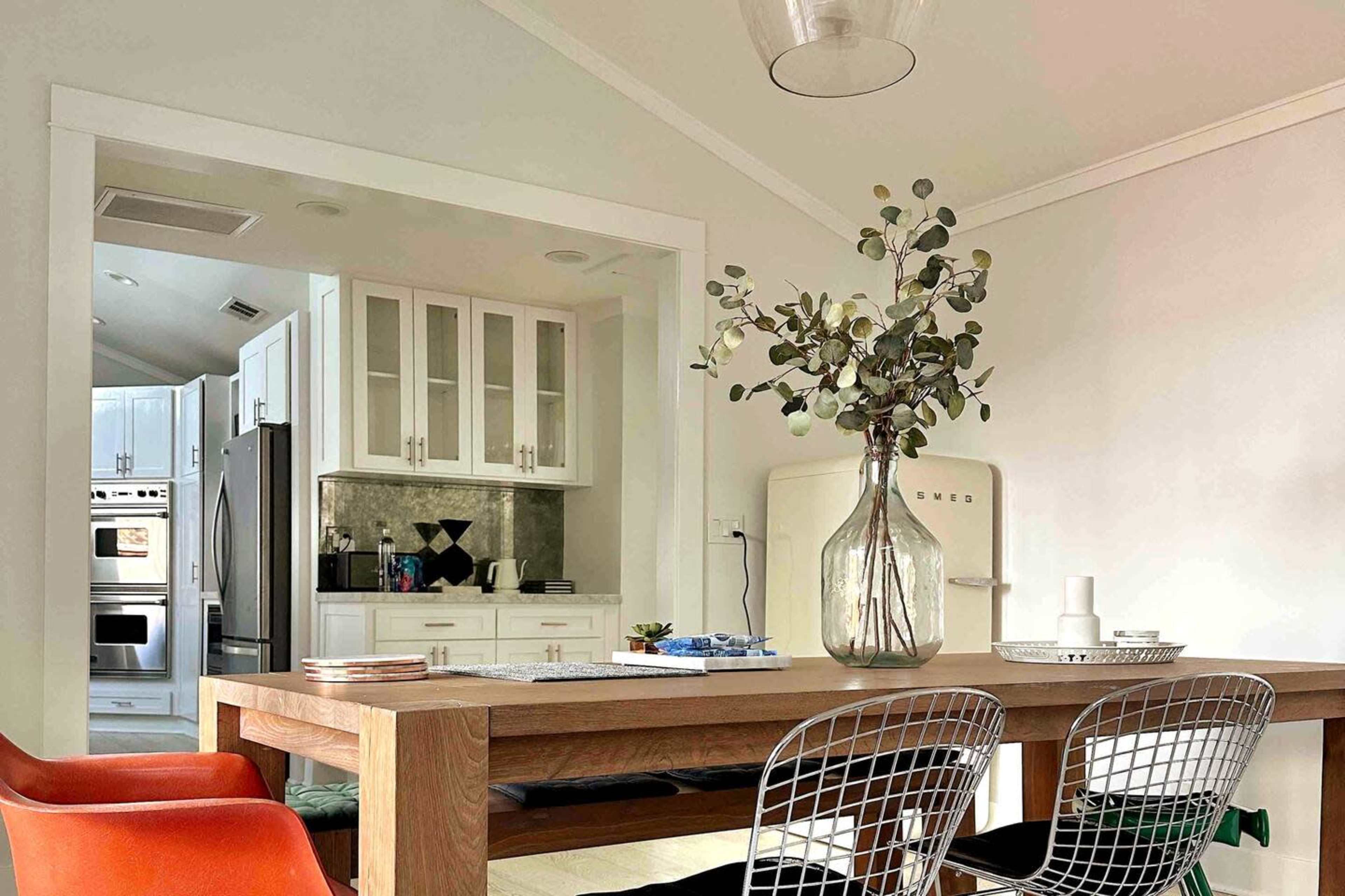 4/3 West LA Modern Bungalow Home with Backyard + Backhouse, Los Angeles ...