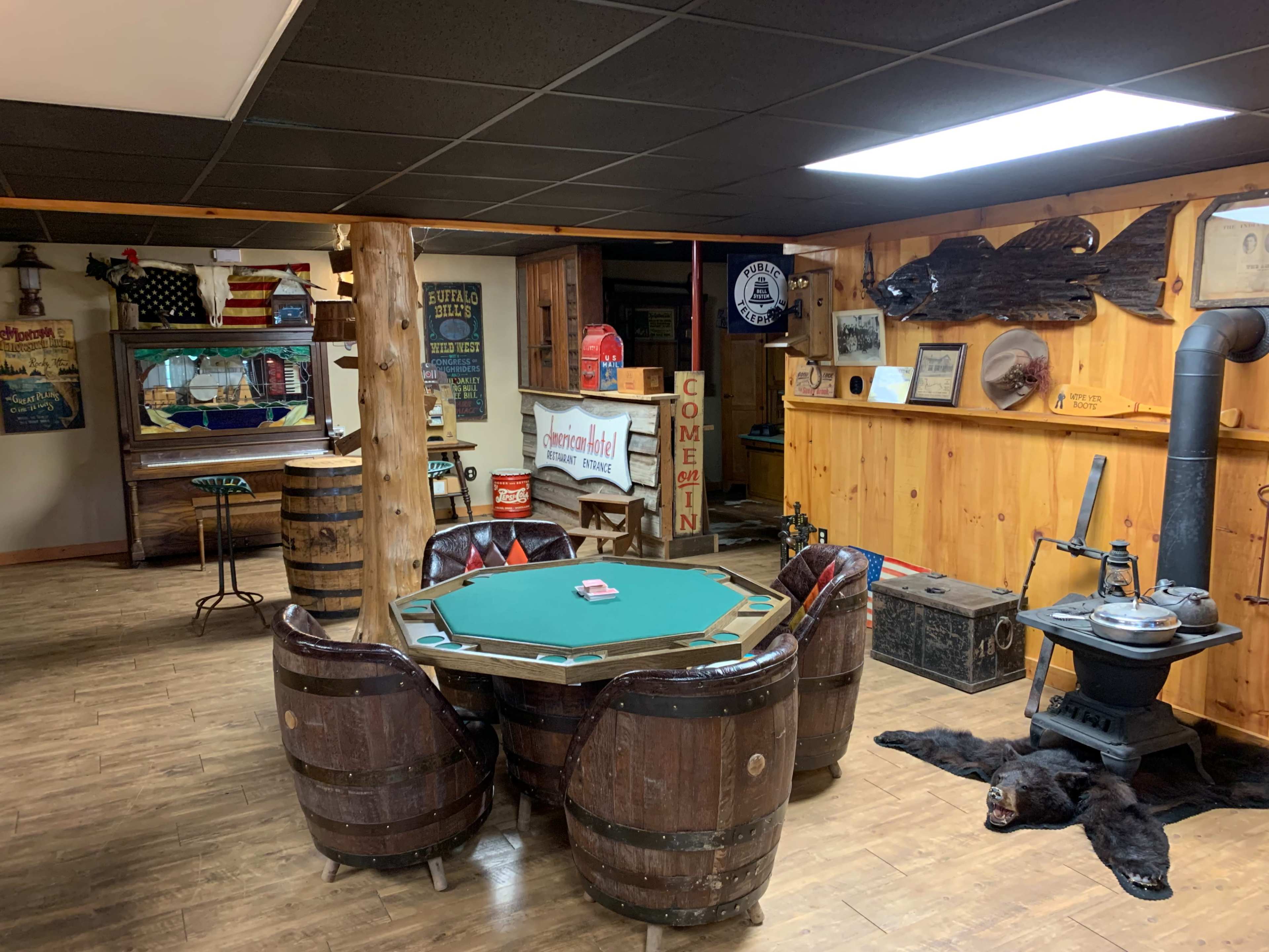 Spacious, antique accented log cabin lodge on 100+ acres, Indiana, PA ...