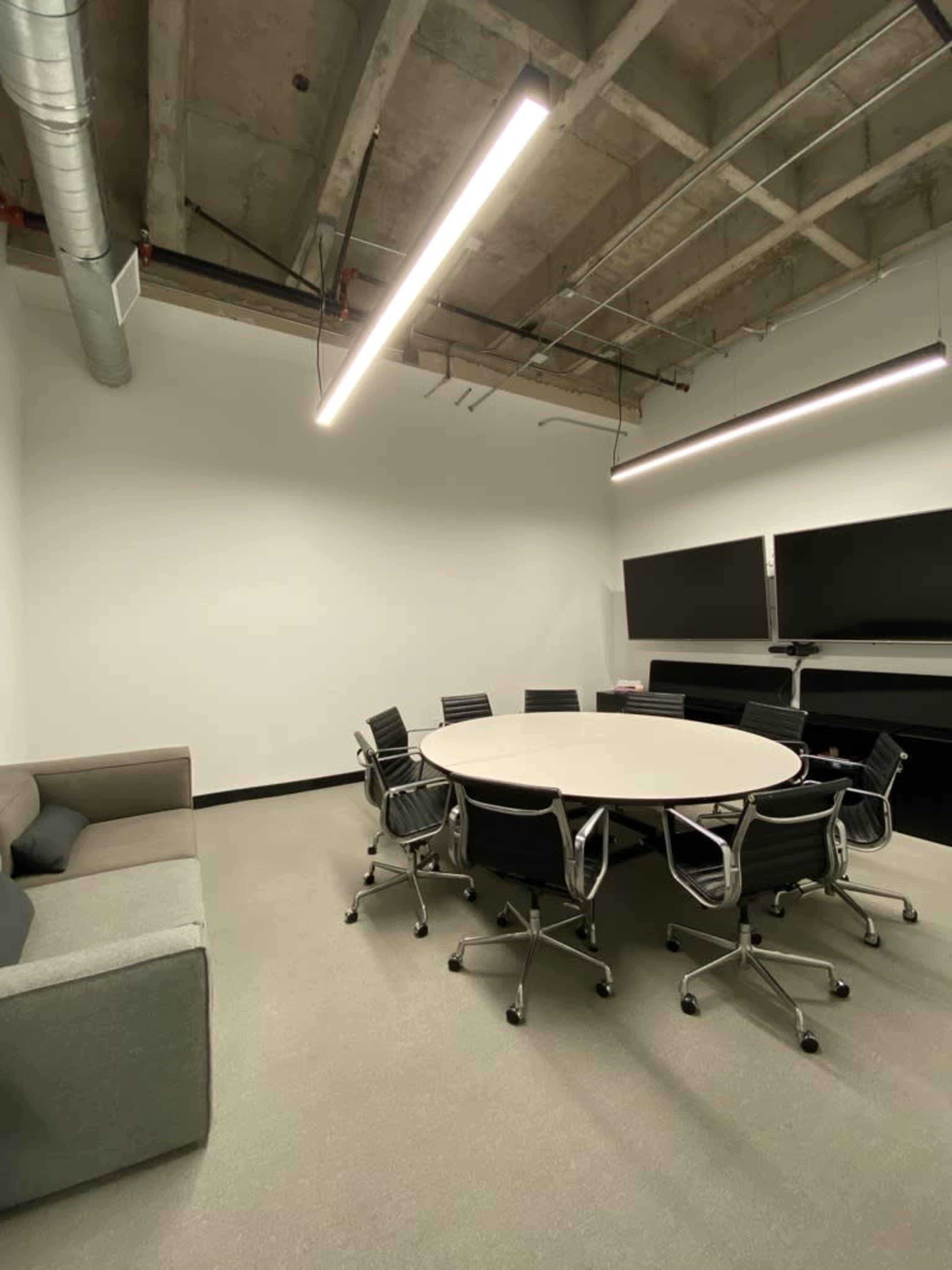 Downtown LA Loft with High Ceilings in a Landmark Building, Los Angeles ...