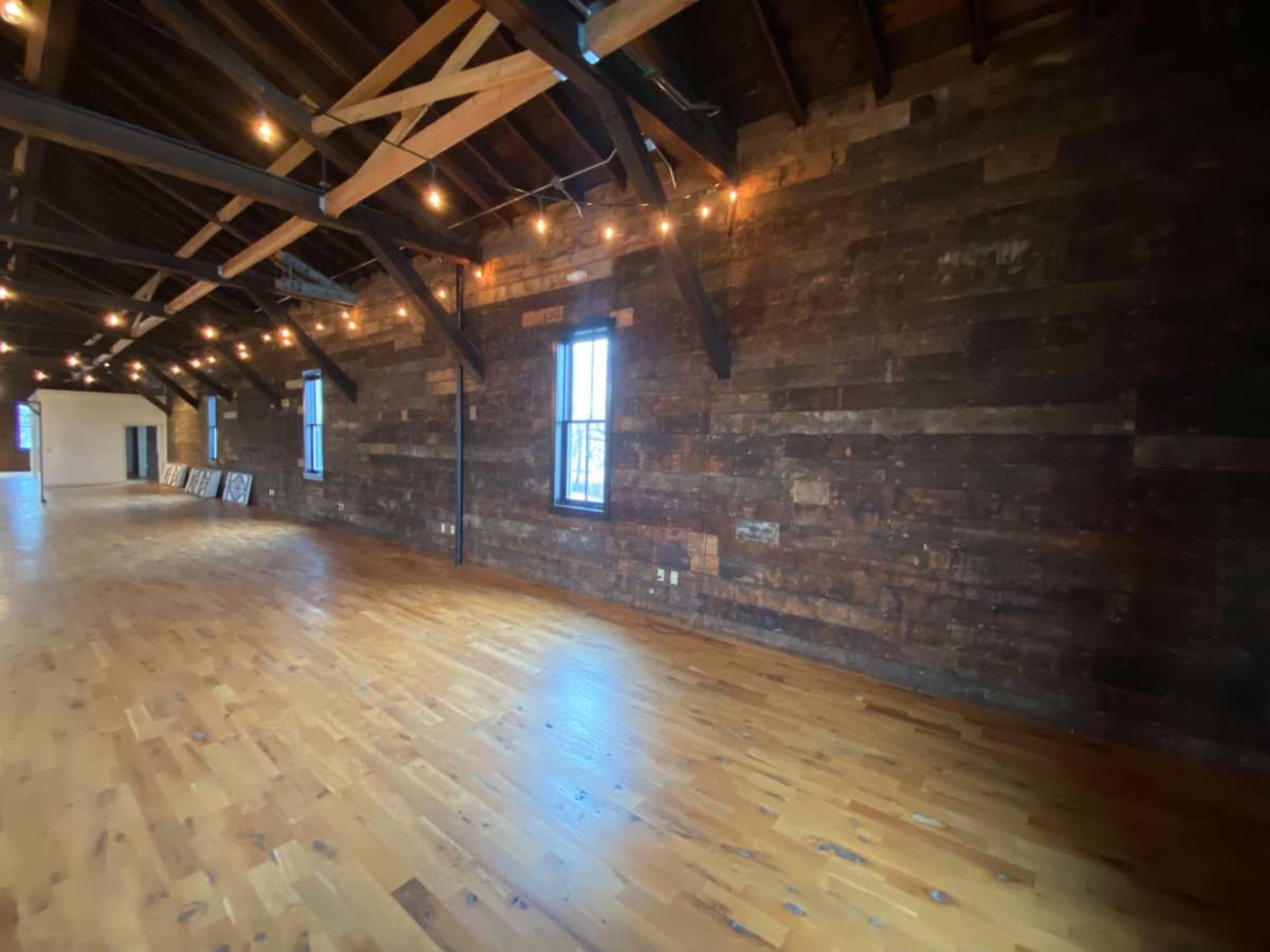 Rustic Urban Loft Studio in Historic Downtown - Ideal for Creative ...