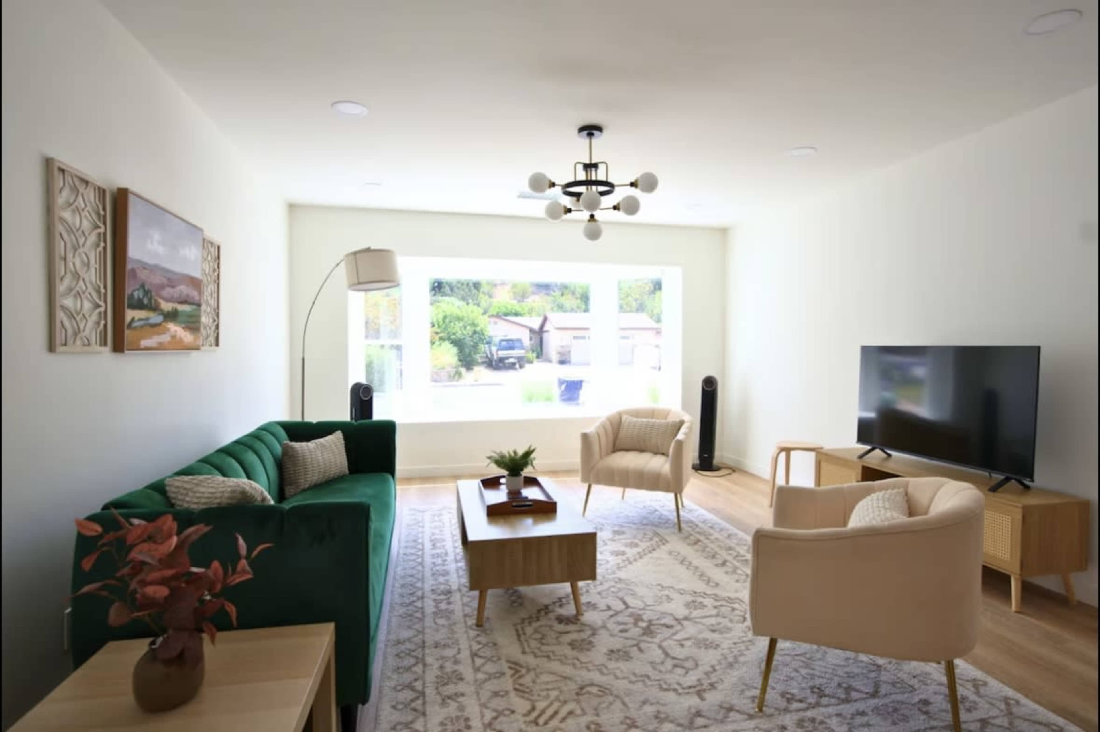 Versatile Event & Production Space w/ Designer Interiors + Backyard ...