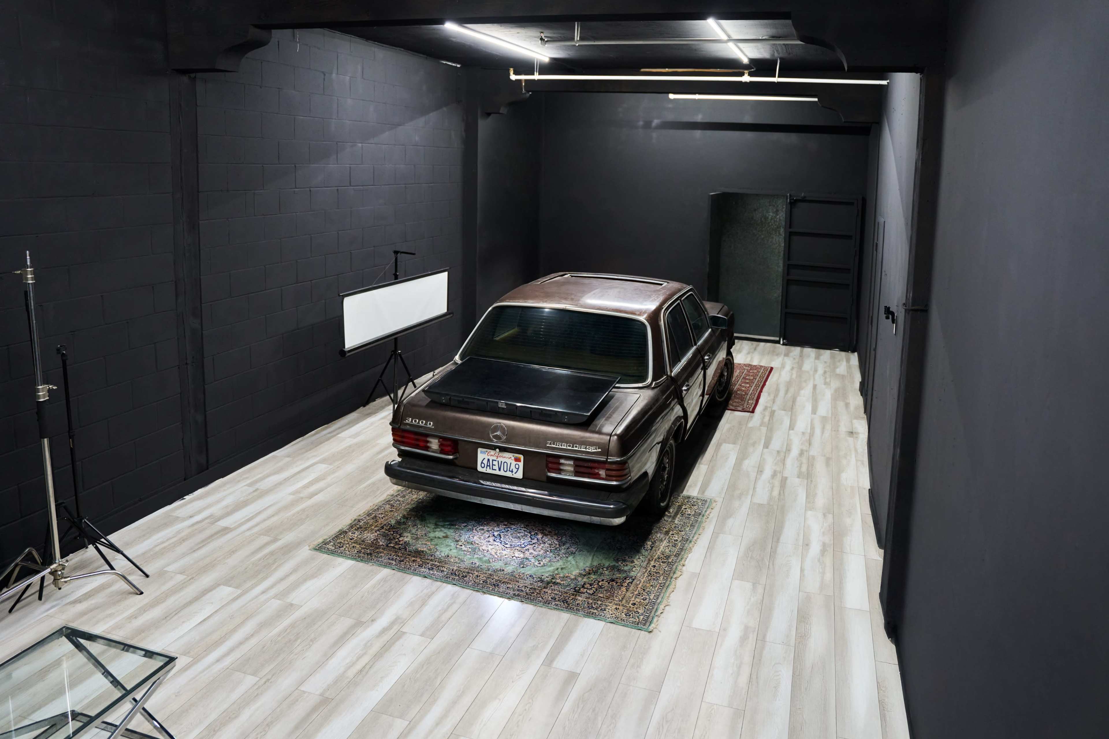 BOOK SET HUB | NEW CAR SET STUDIO!, Los Angeles, CA | Production ...