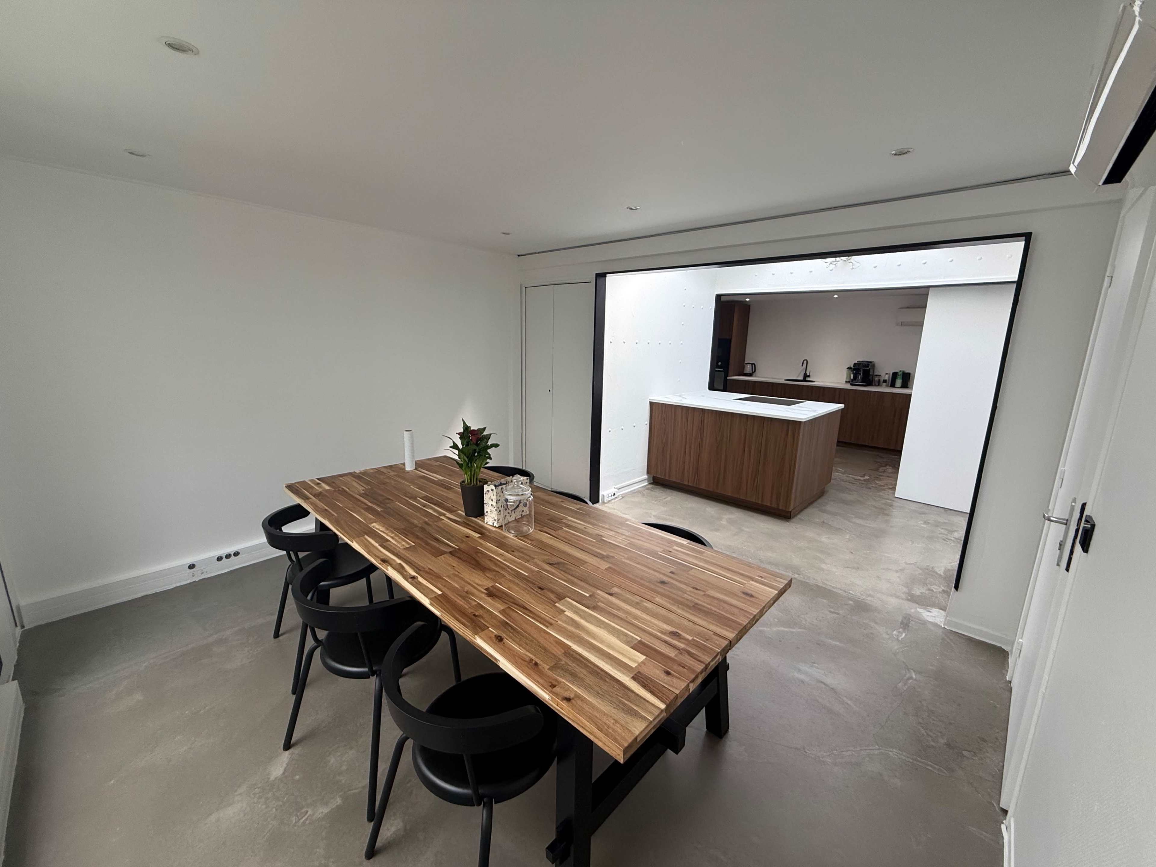 SOCIALRISE | Salle de Tournage équipée – Enregistrement podcast, audio ...