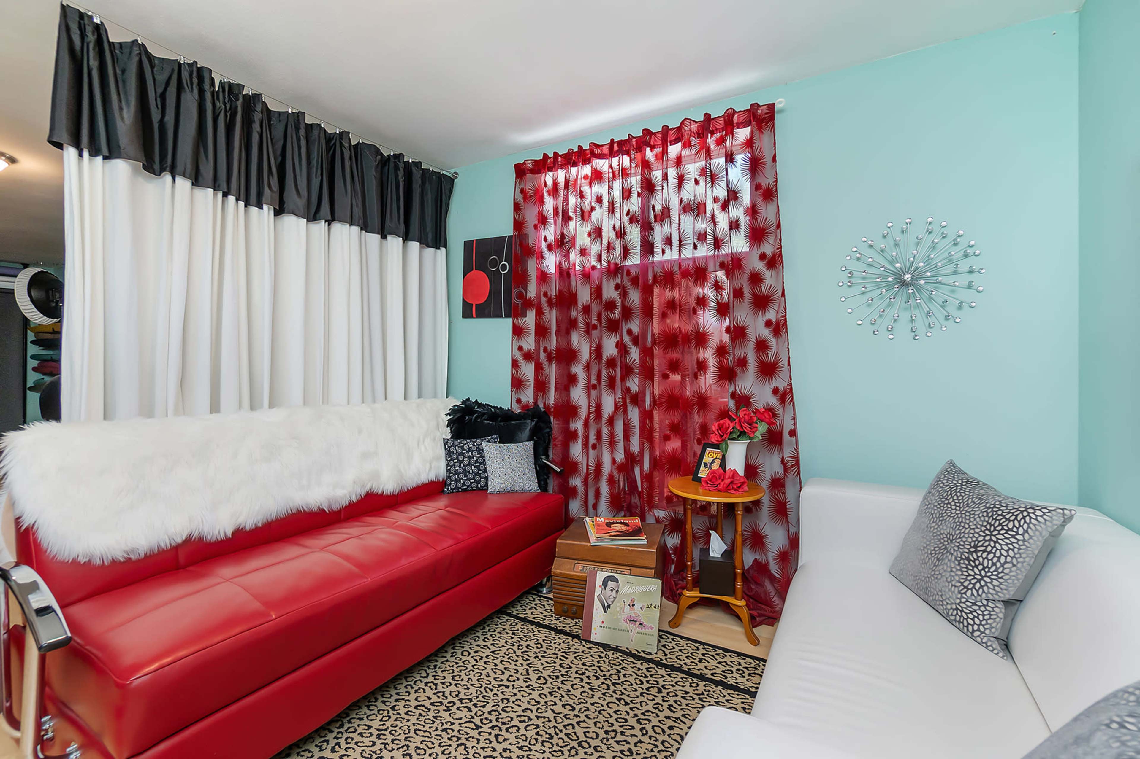 Parris Blue Photography | Cozy Modern Studio w/Lush Property for Indoor ...