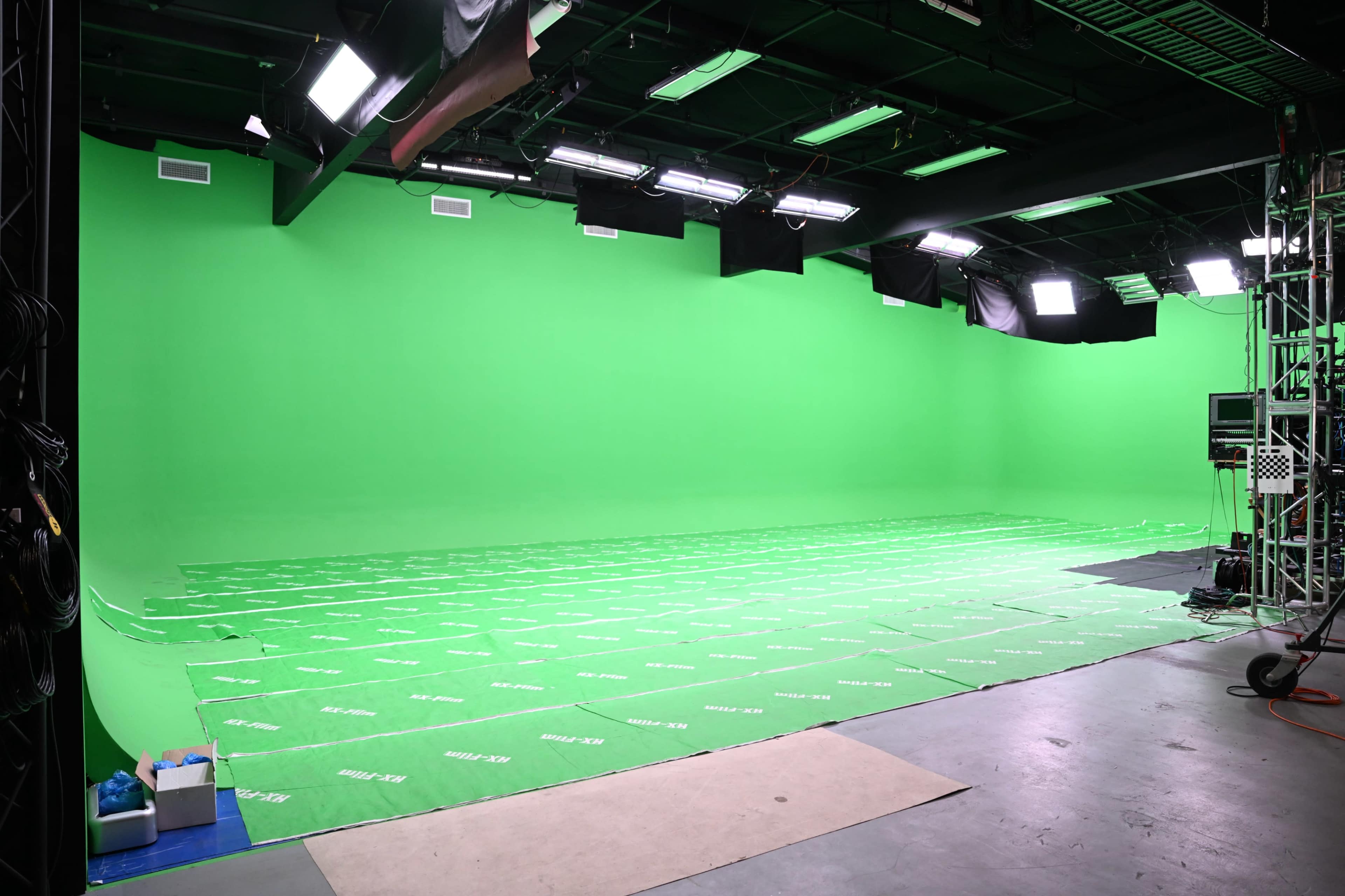48' Green Screen Cyc Wall, North Hollywood, CA | Production | Peerspace