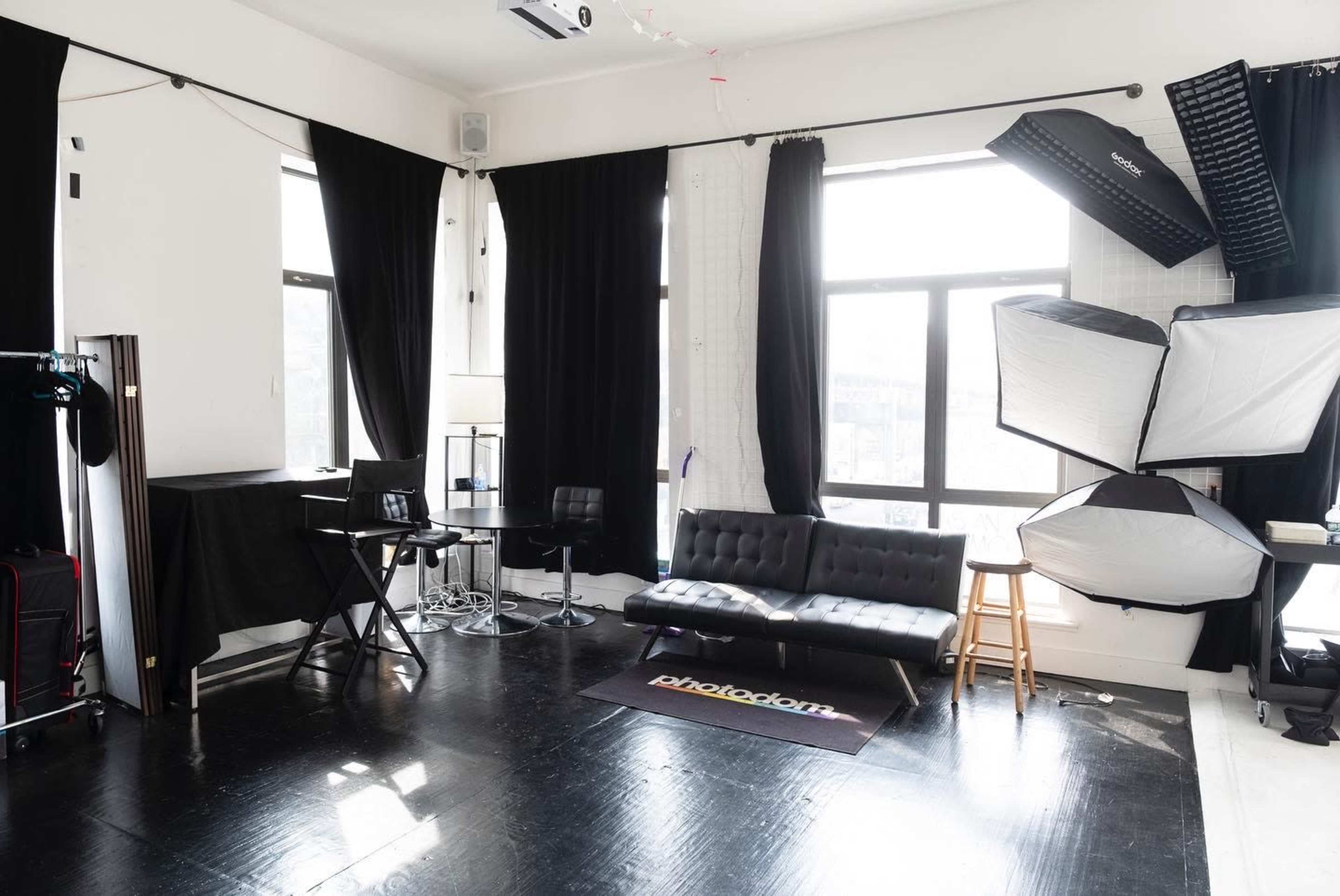 Photodom Studio: Spacious natural light Photo Studio with Cyc Wall ...