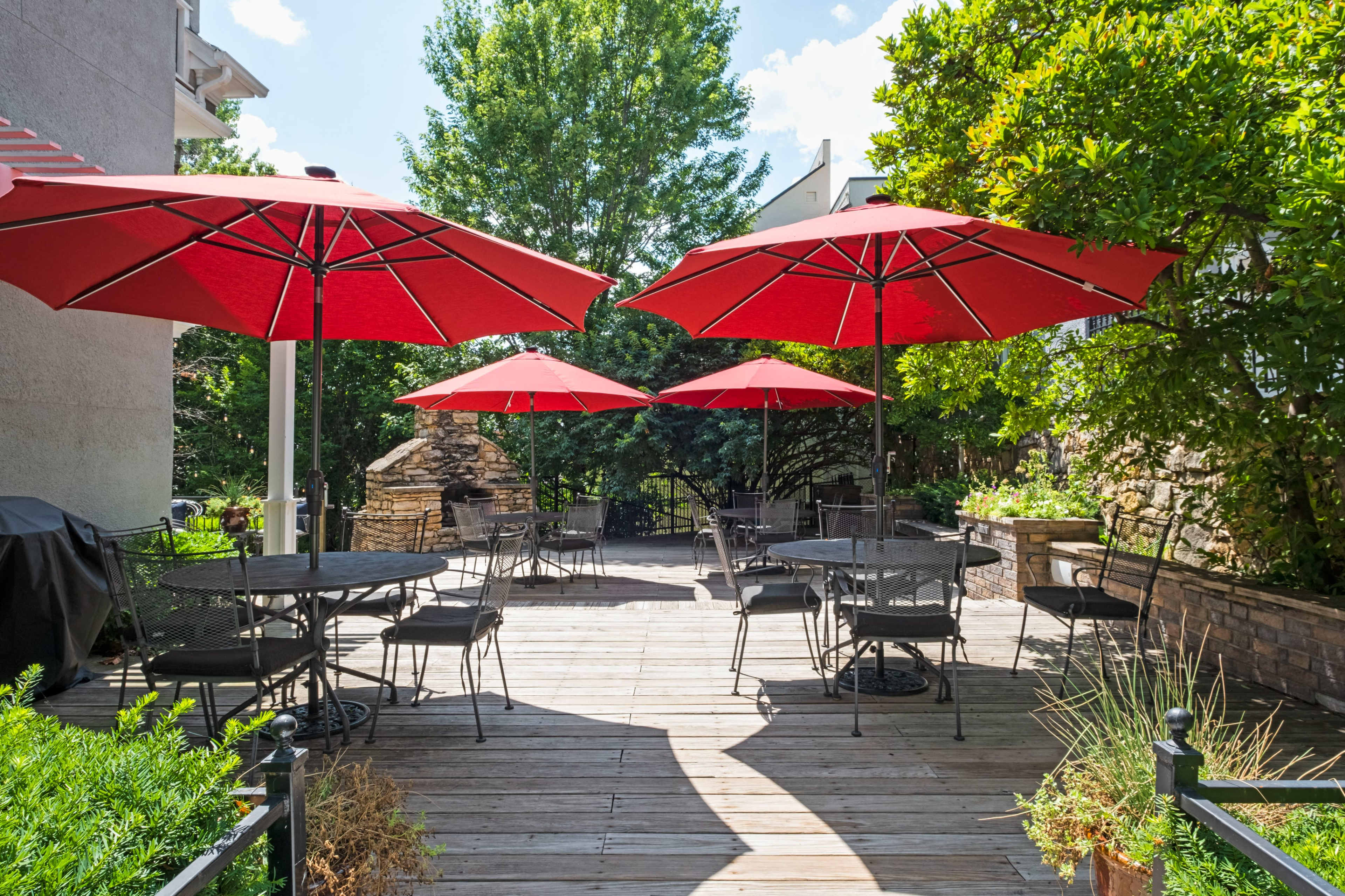 Charming Sunroom & Patio Event Space walking distance to the Plaza ...