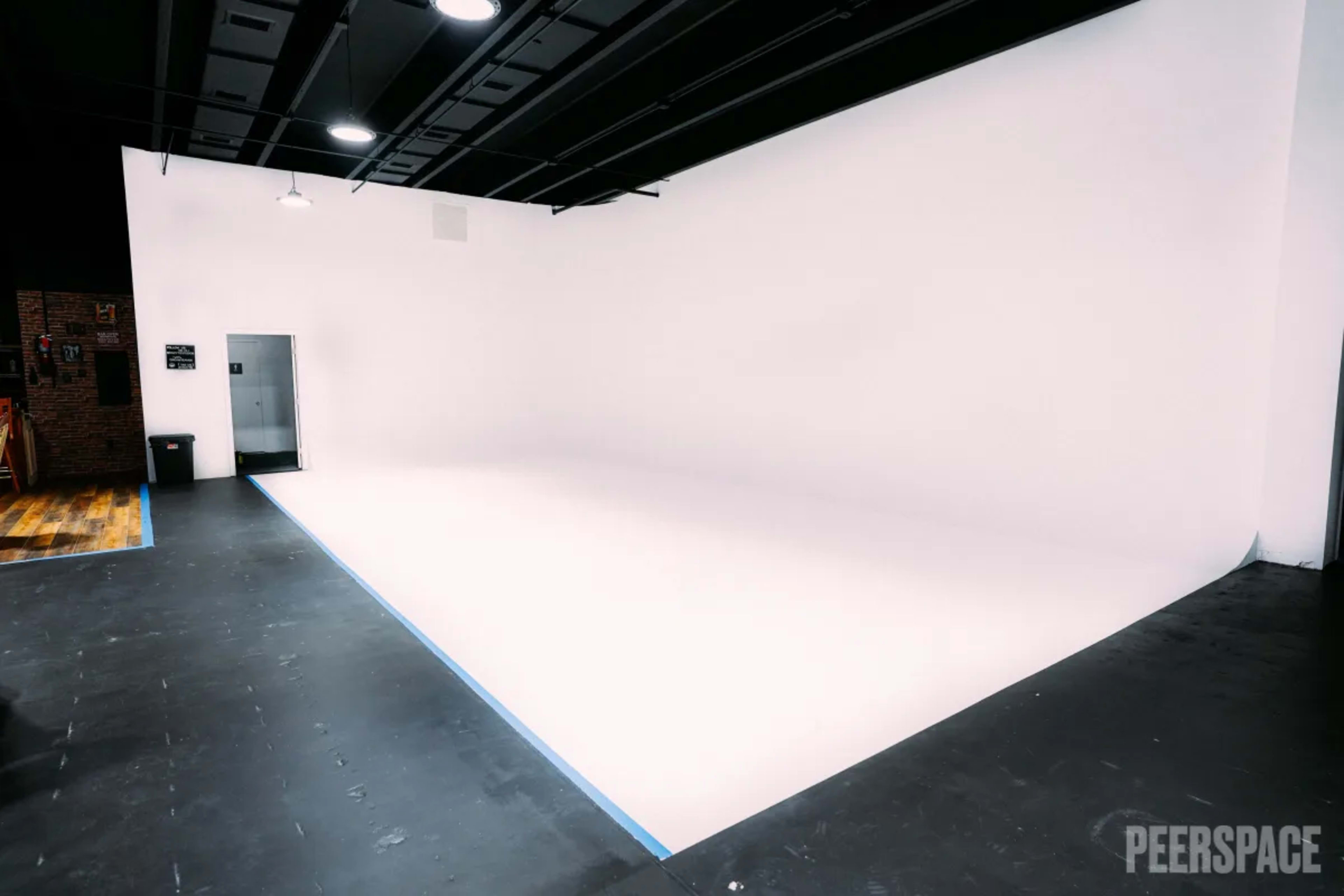 Large open canvas event space and photography studio, plantation, FL ...