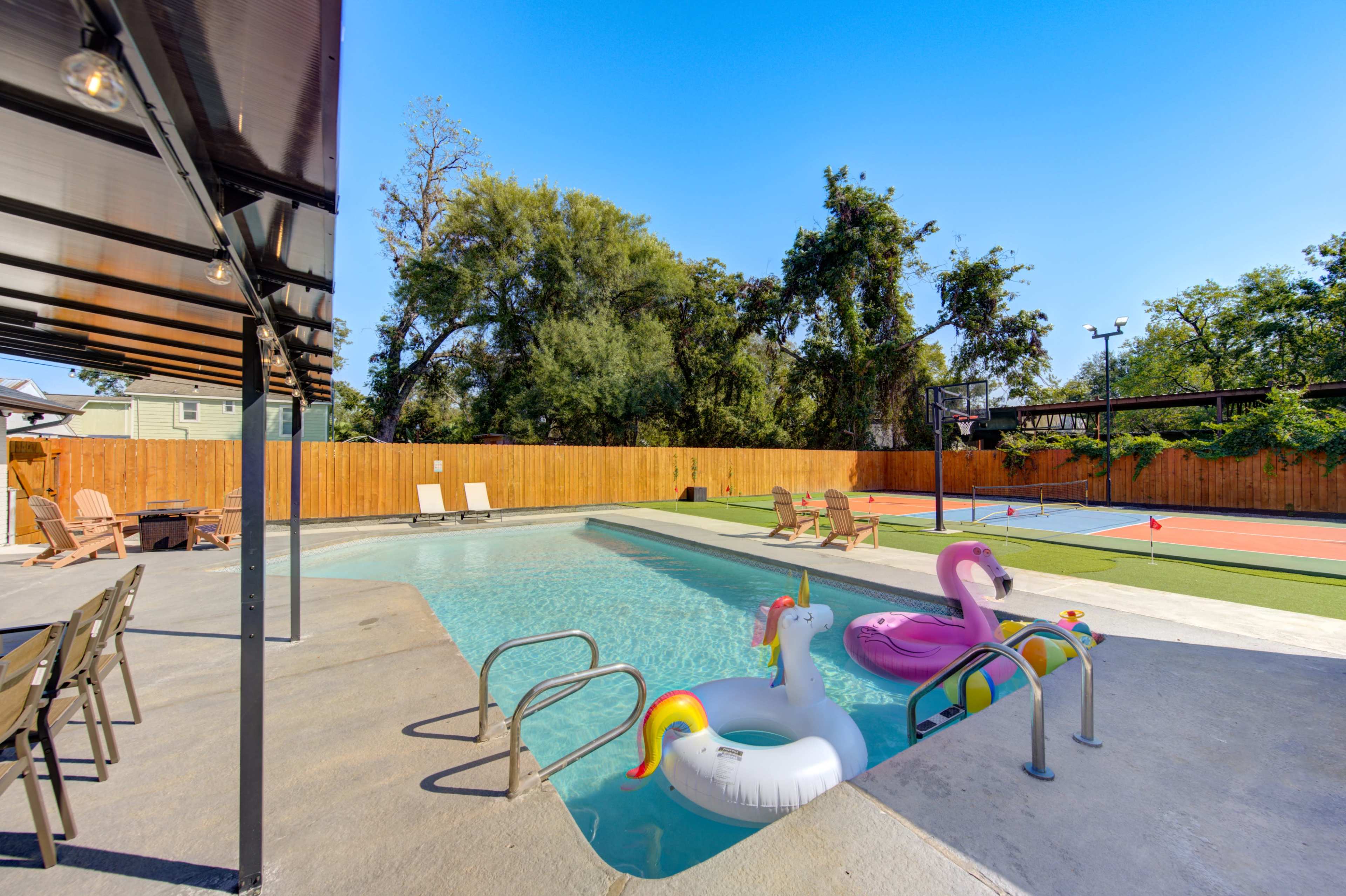 Downtown Pickleball Party House | Downtown PlayHouse with Pickleball ...