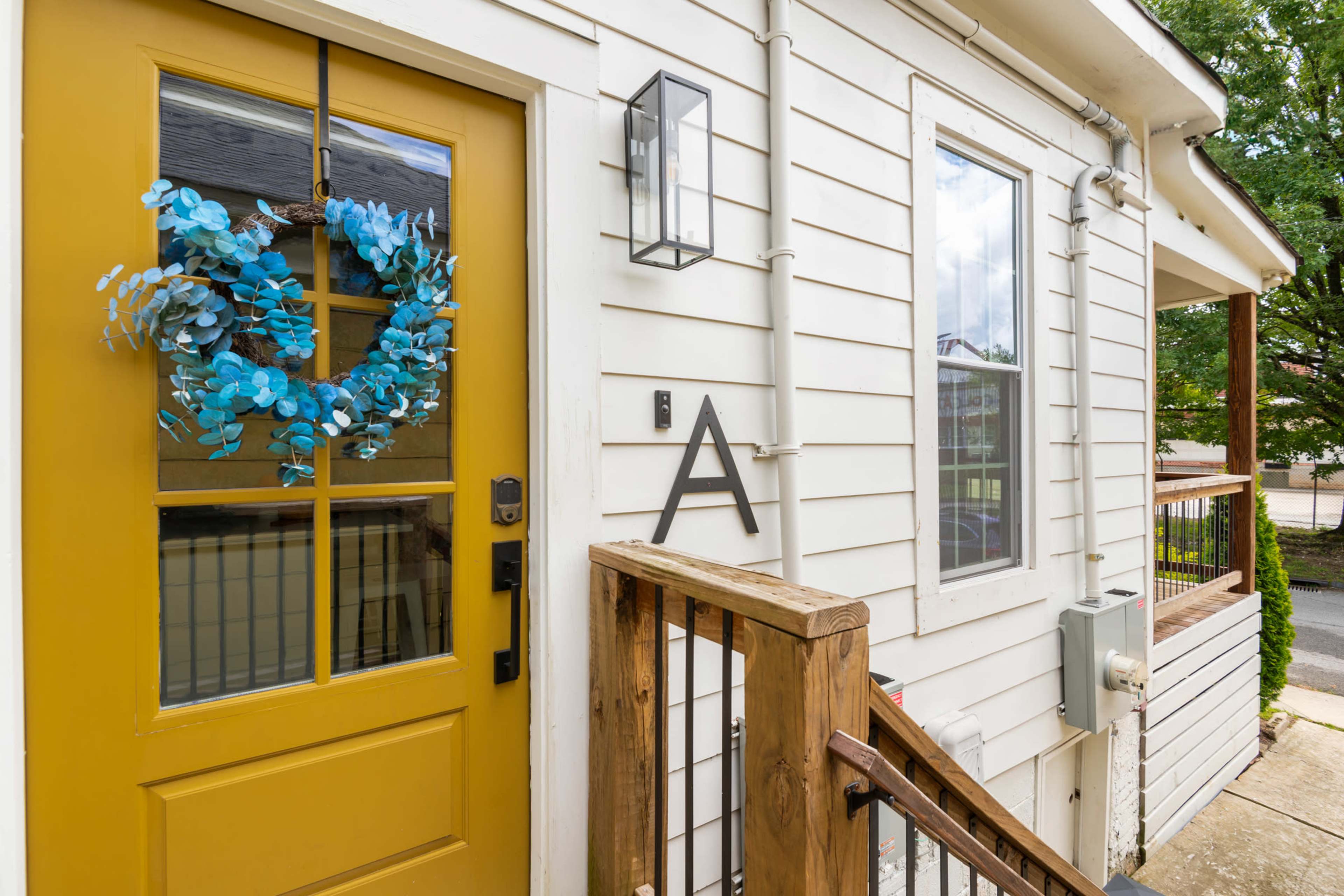 Violet Fizz | Girly Dream Duplex in Hip Cabbagetown, Atlanta, GA | Off ...