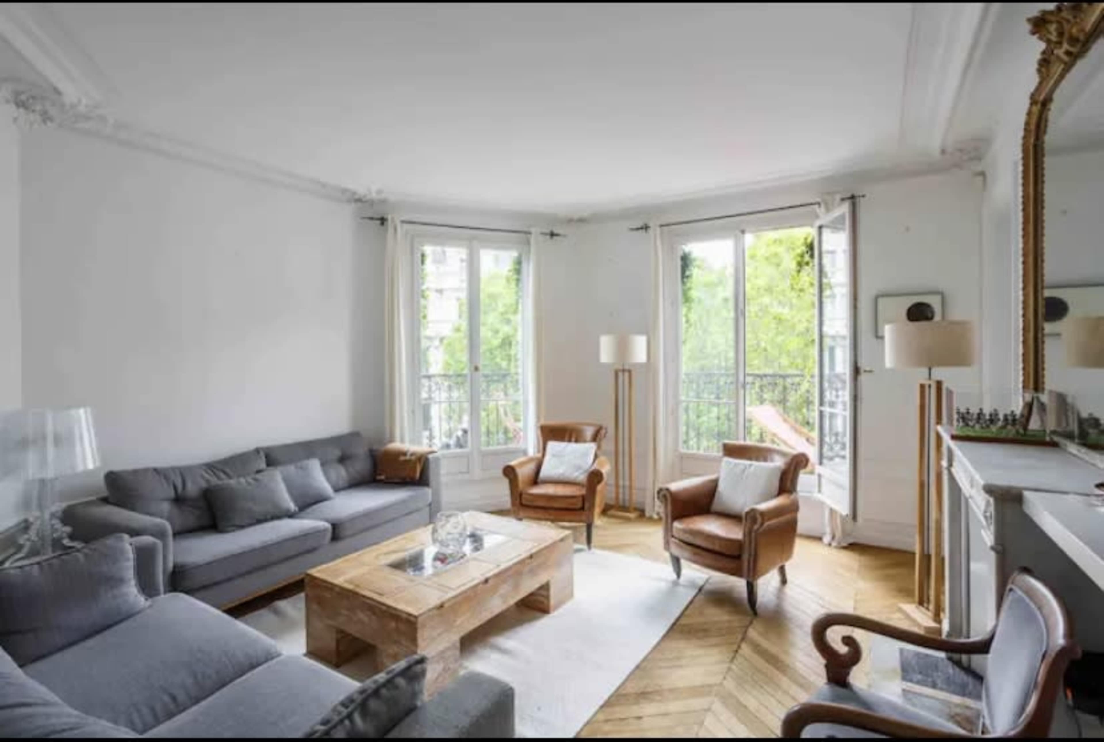 Très bel appartement Saint Germain des Prés, paris | Production | Peerspace