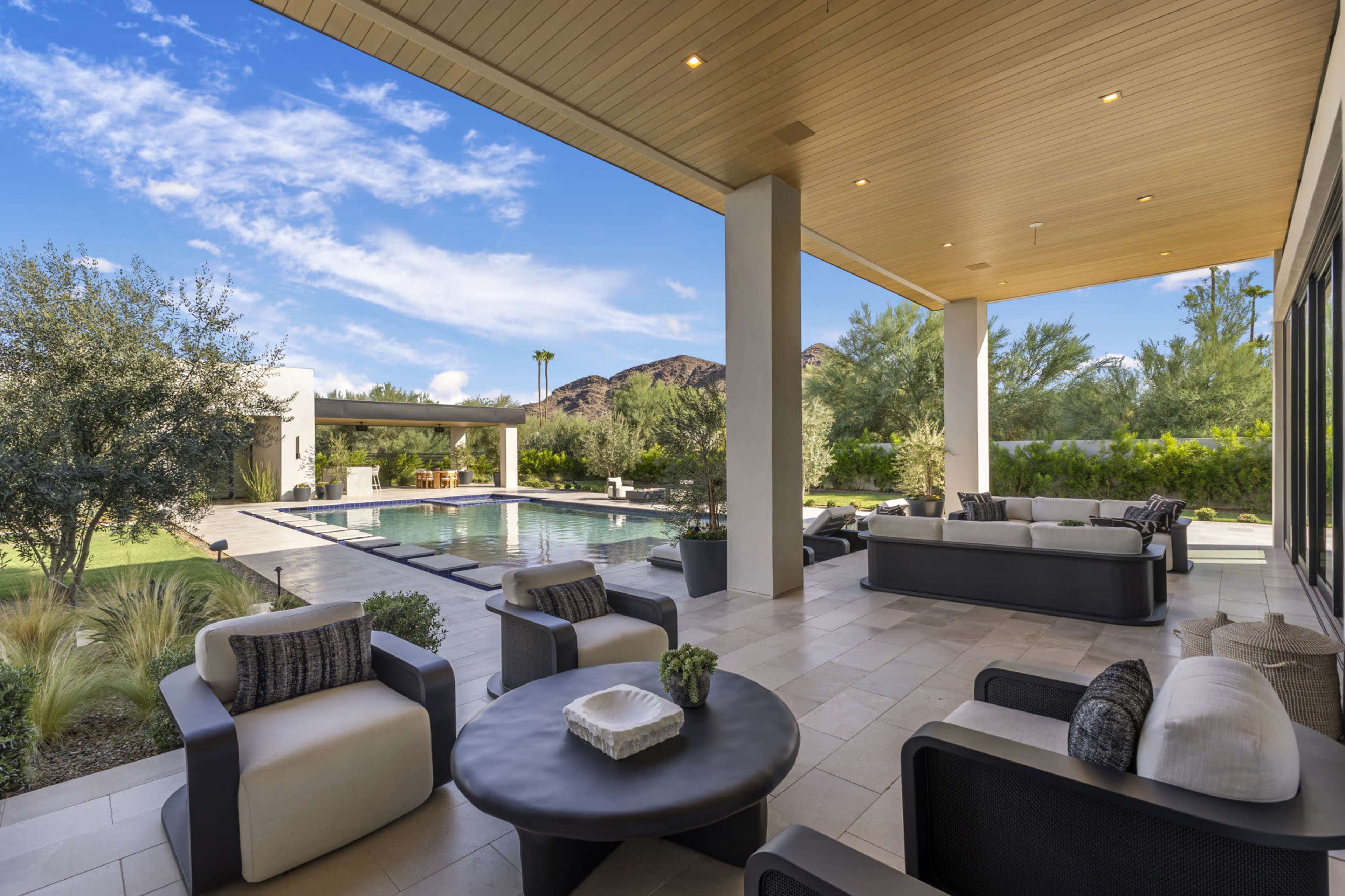 Resort-Style Modern Home in the Heart of Paradise Valley, Paradise ...