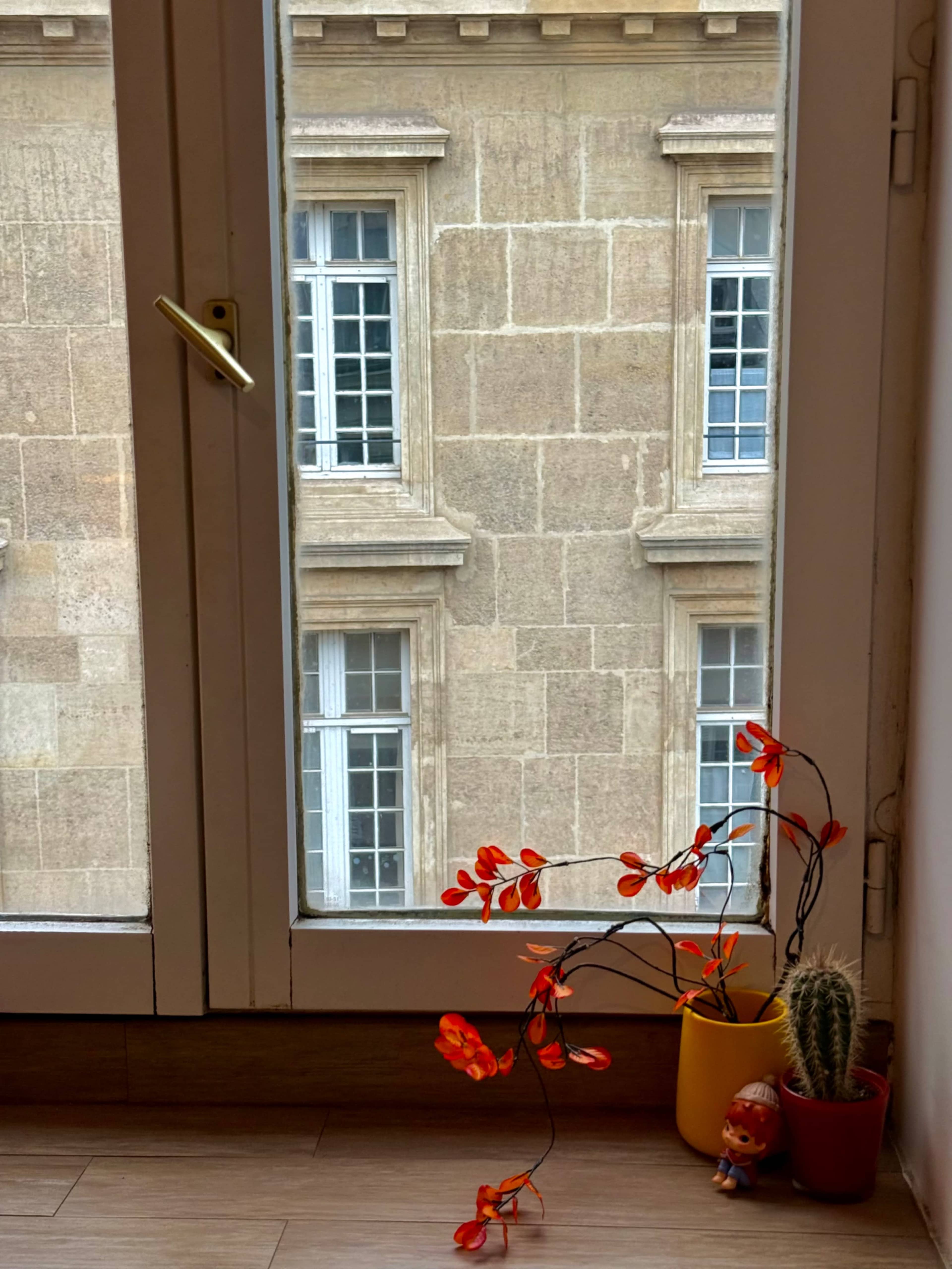 Studio | Cozy Attic Loft with Beams – Central Paris, Paris | Production ...