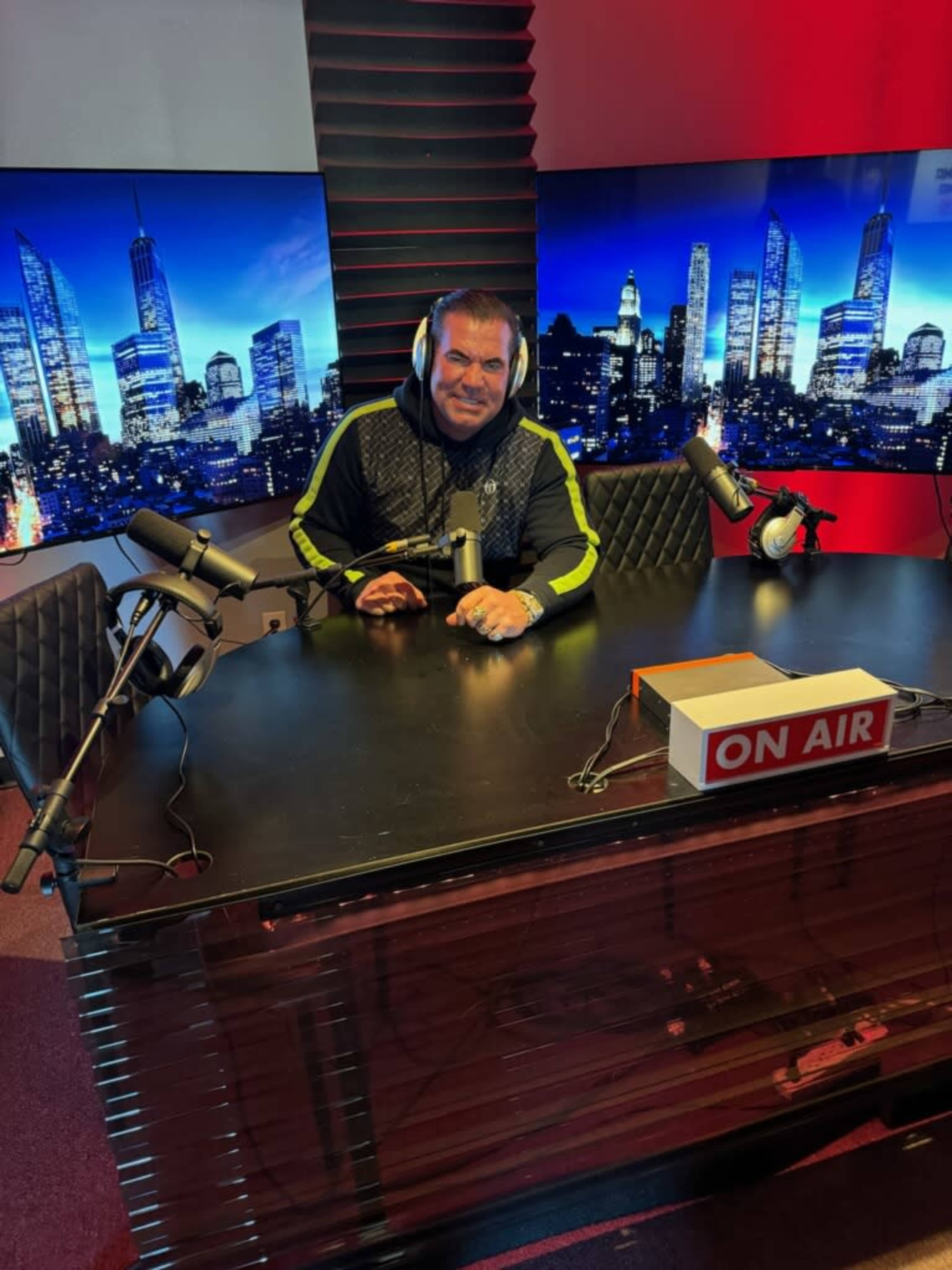 State-of-the-art broadcast set for Podcasting, TV, Radio, & Content ...