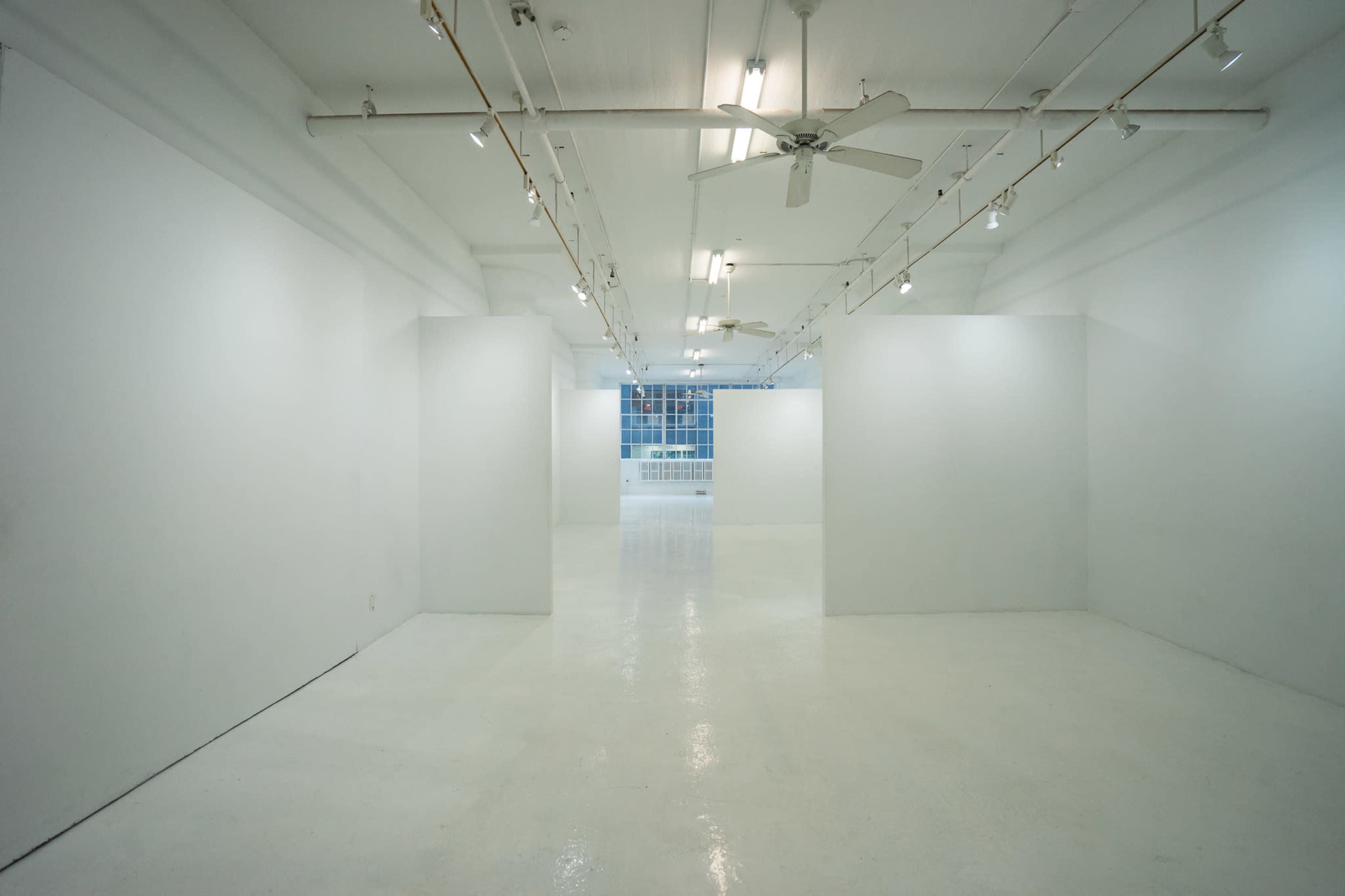 Caelum Gallery | Large White Box Gallery in Chelsea Art district, New ...
