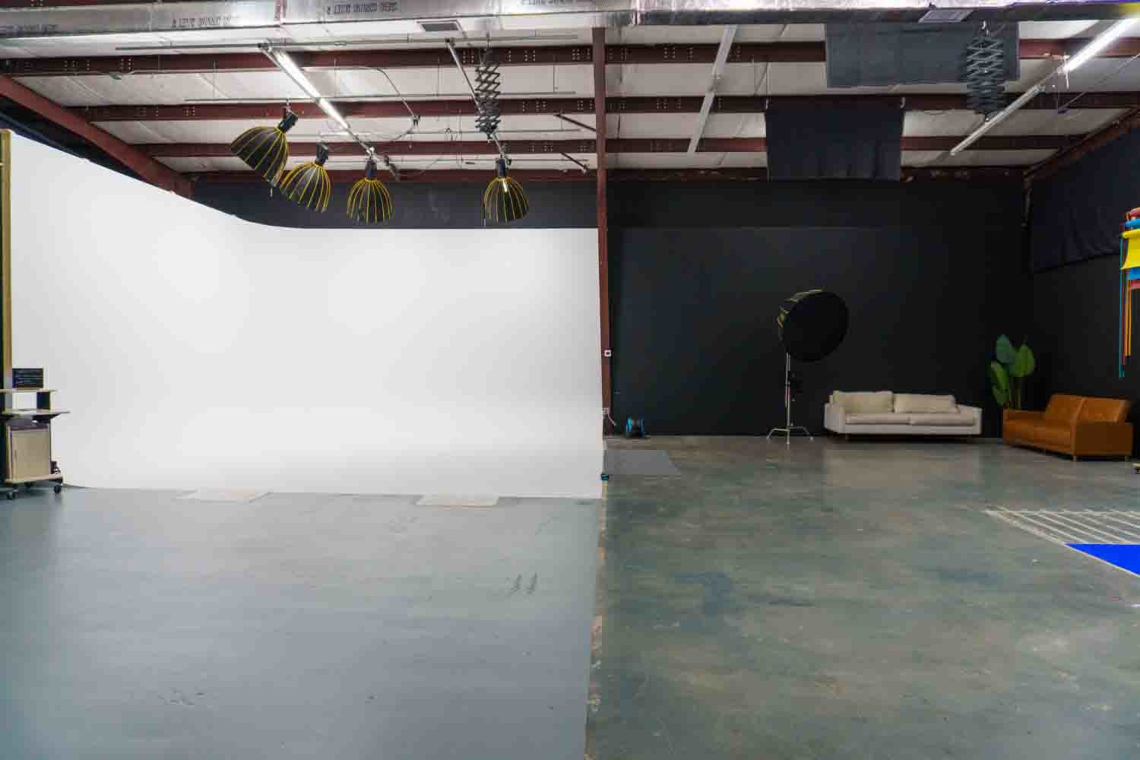 Film and Photo Production Studio/White Cyc/Warehouse/Open Set Studios ...