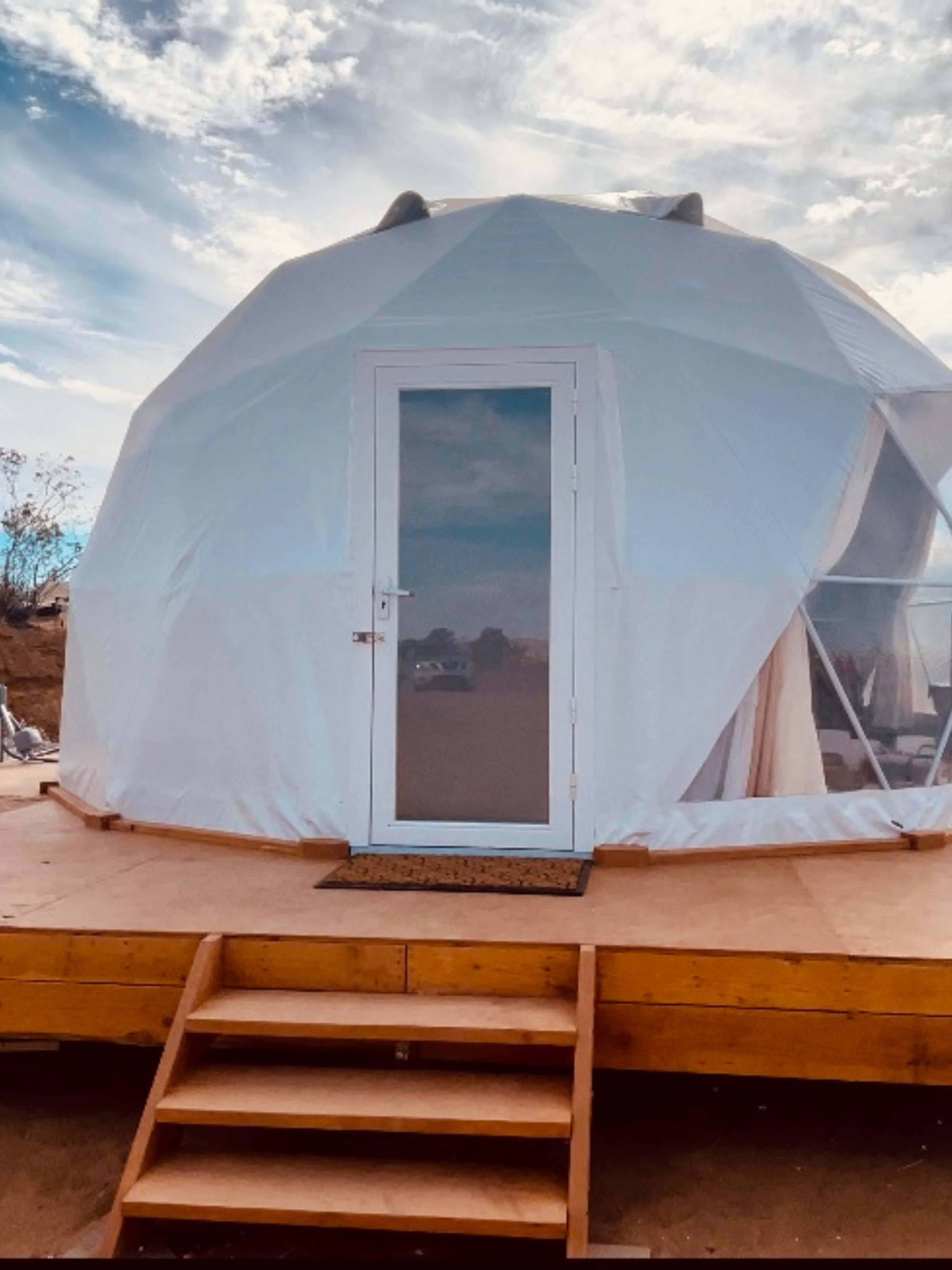 A Bohemian Geodesic Dome Retreat with Mountain Views Near Joshua Trees ...