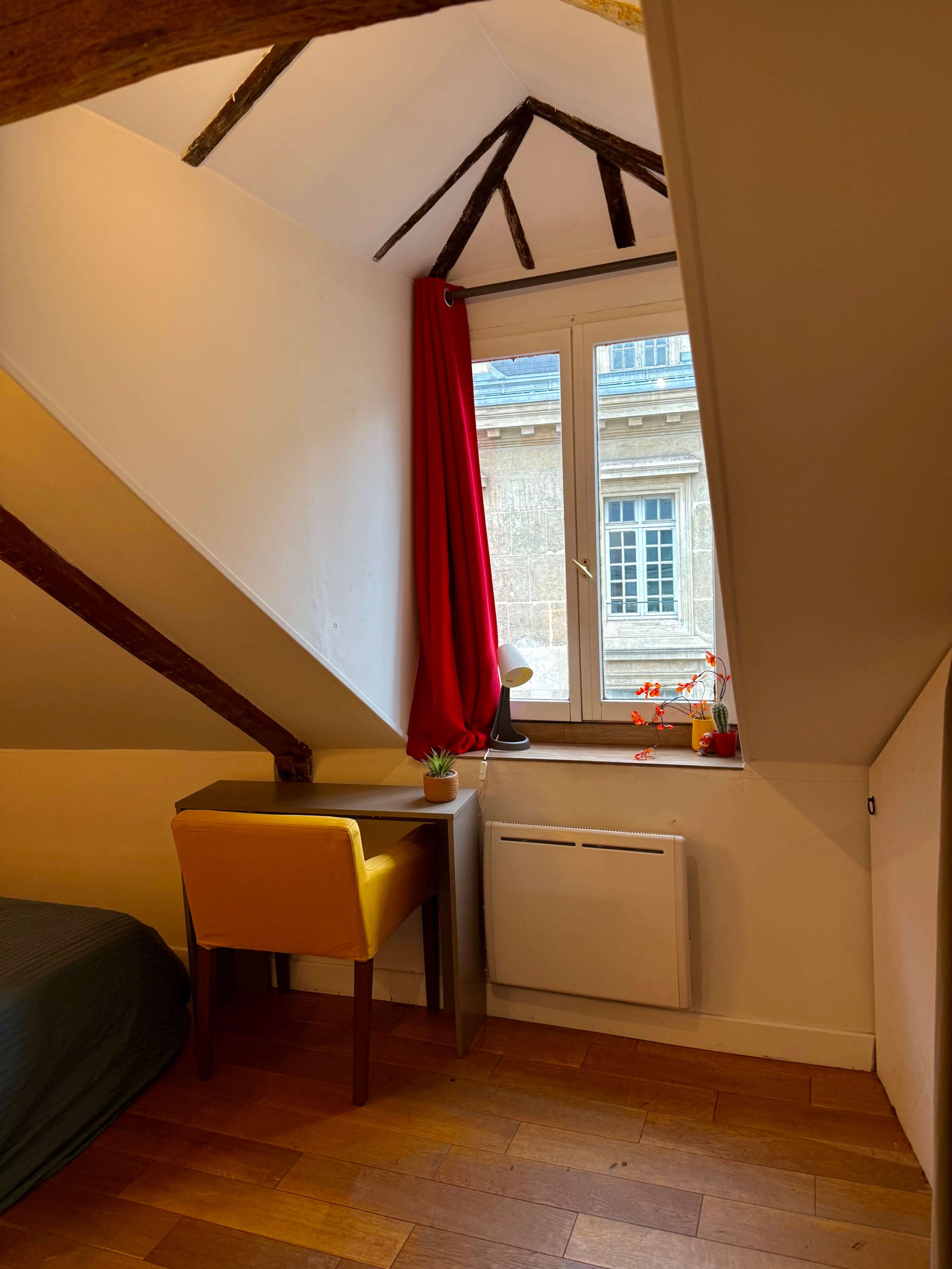 Studio | Cozy Attic Loft with Beams – Central Paris, Paris | Production ...