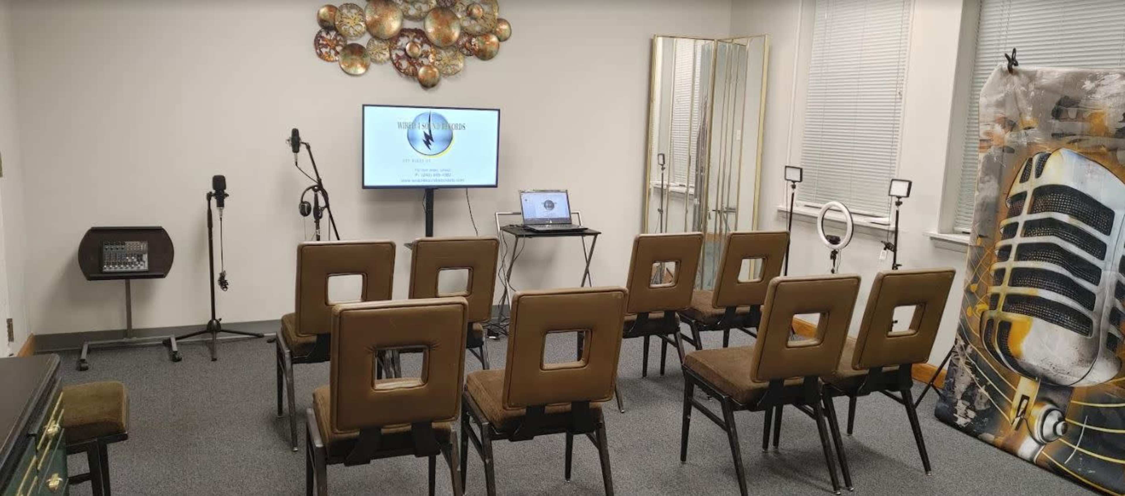 Multi-purpose room (meeting, training, dance, photography, video room ...