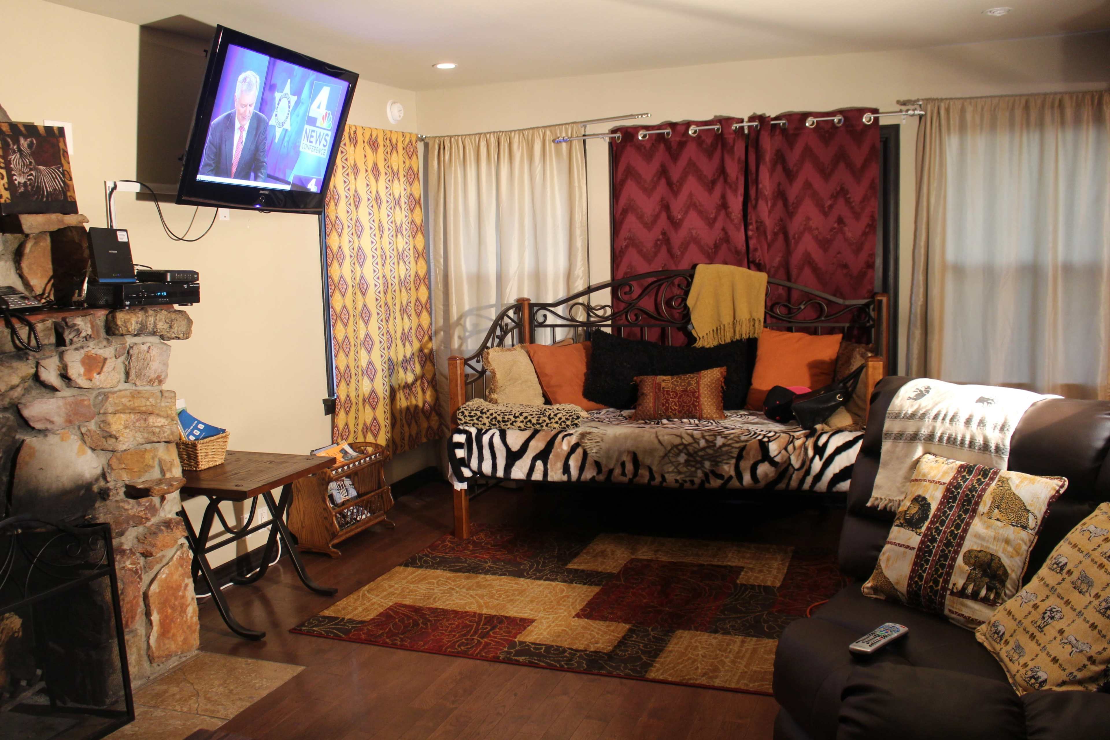 Manyagi Realty | Safari Lodge, Stevenson Ranch, CA | Production | Peerspace