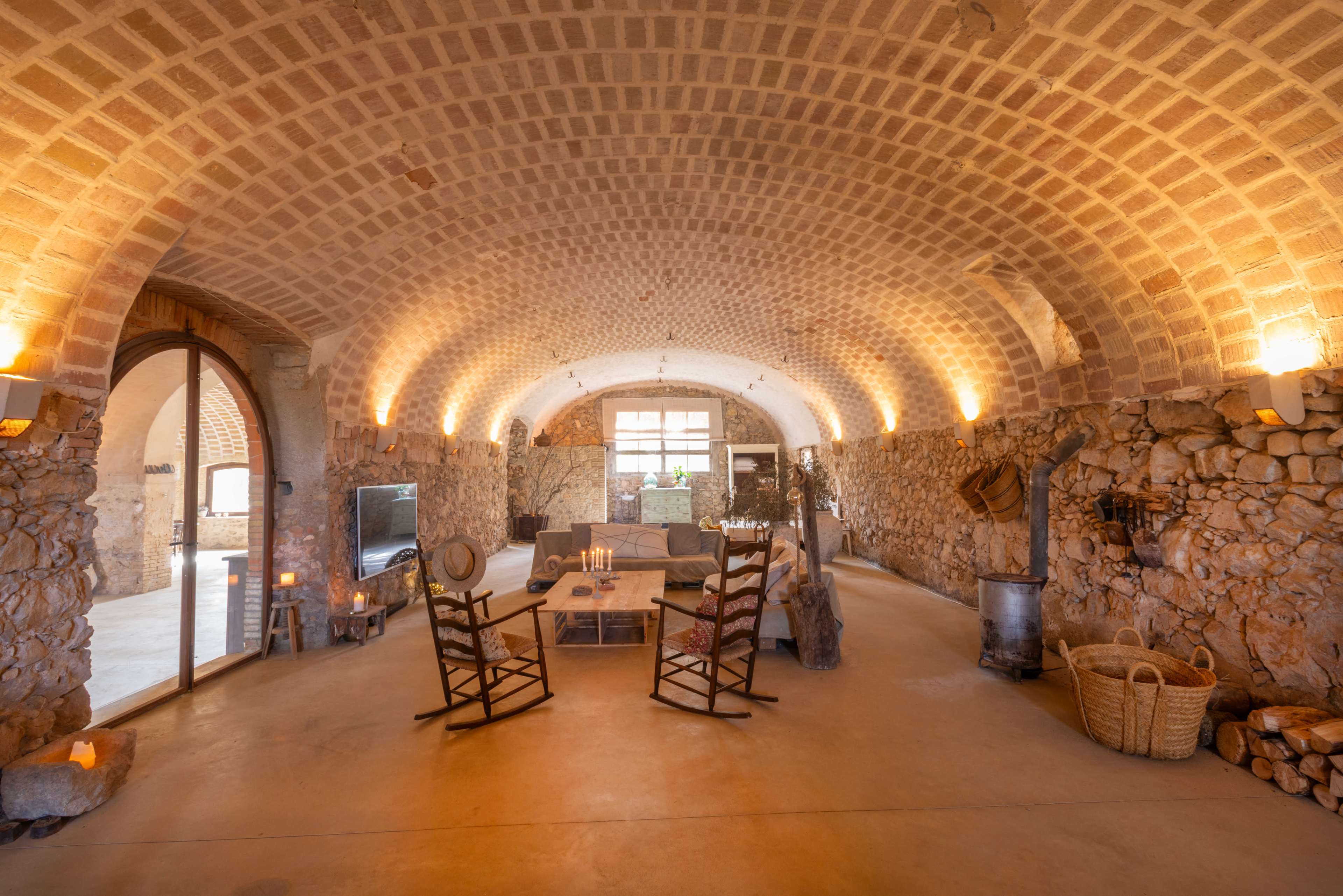 Can Comellas | Masía Rústica en el Corazón del Empordà: Espacio Amplio ...