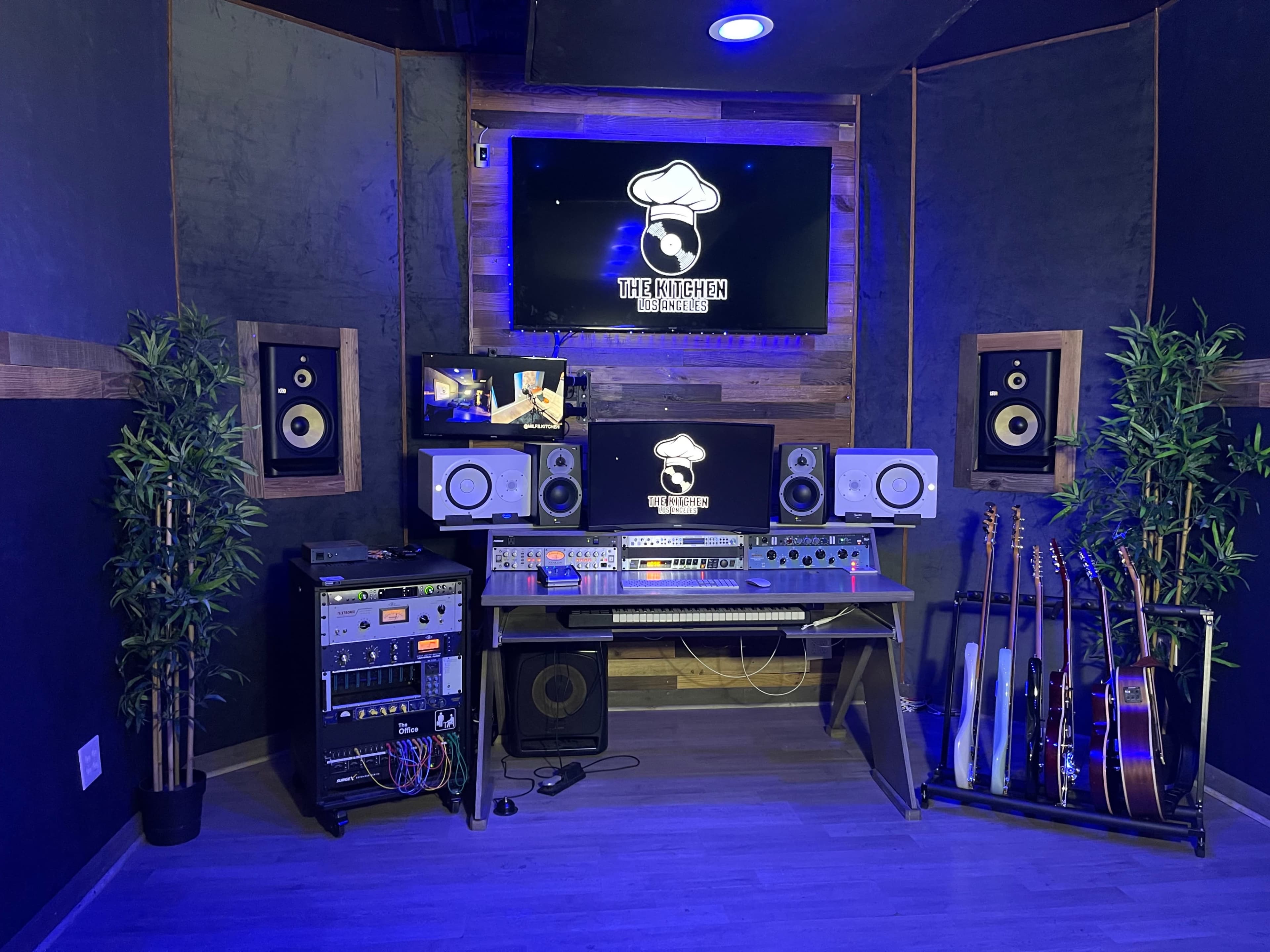 Comfortable Recording Studio In San Fernando Valley, Panoroma City, CA ...