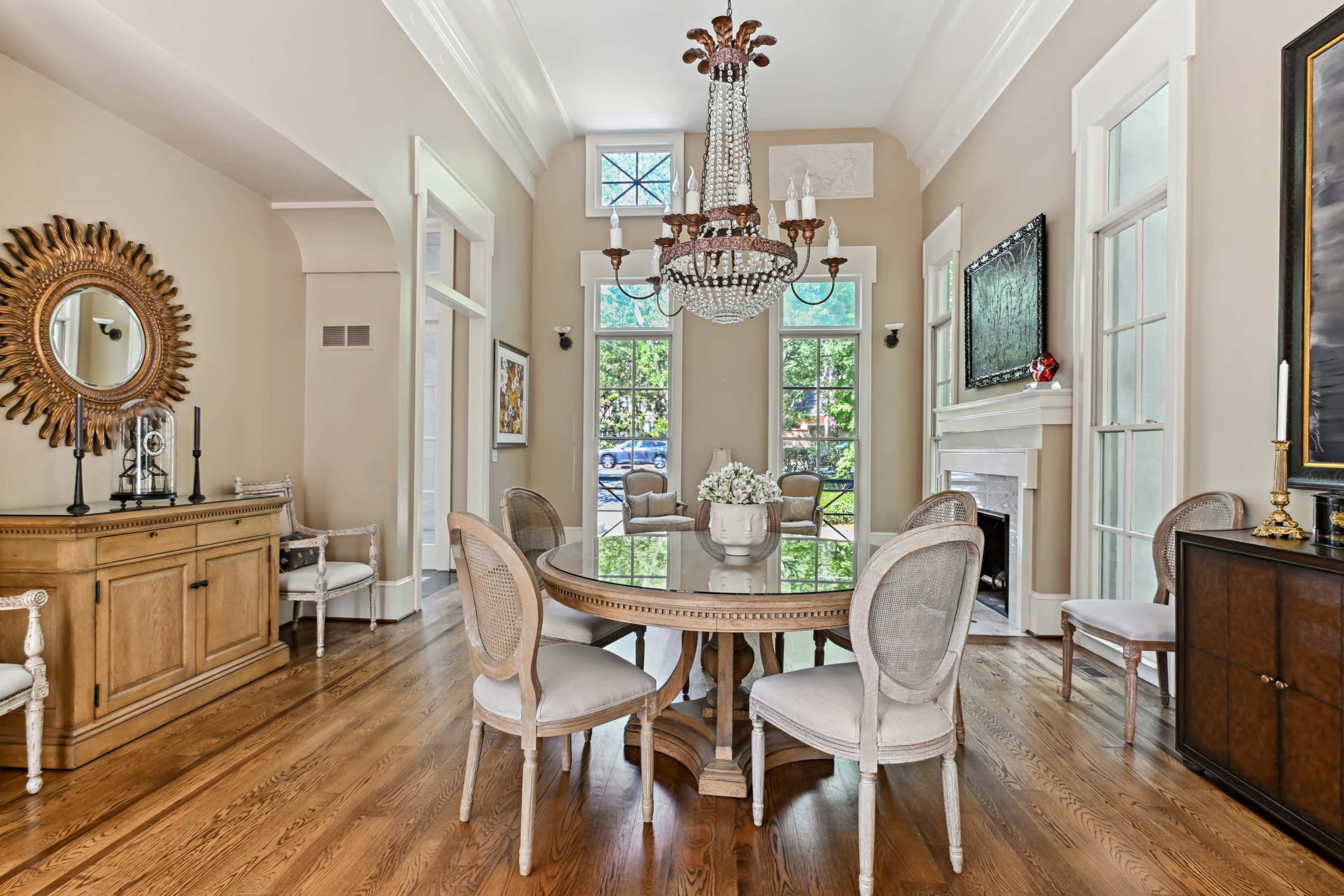 Midnight Monarch - Luxurious Designer Mansion with Pool & Amenities ...