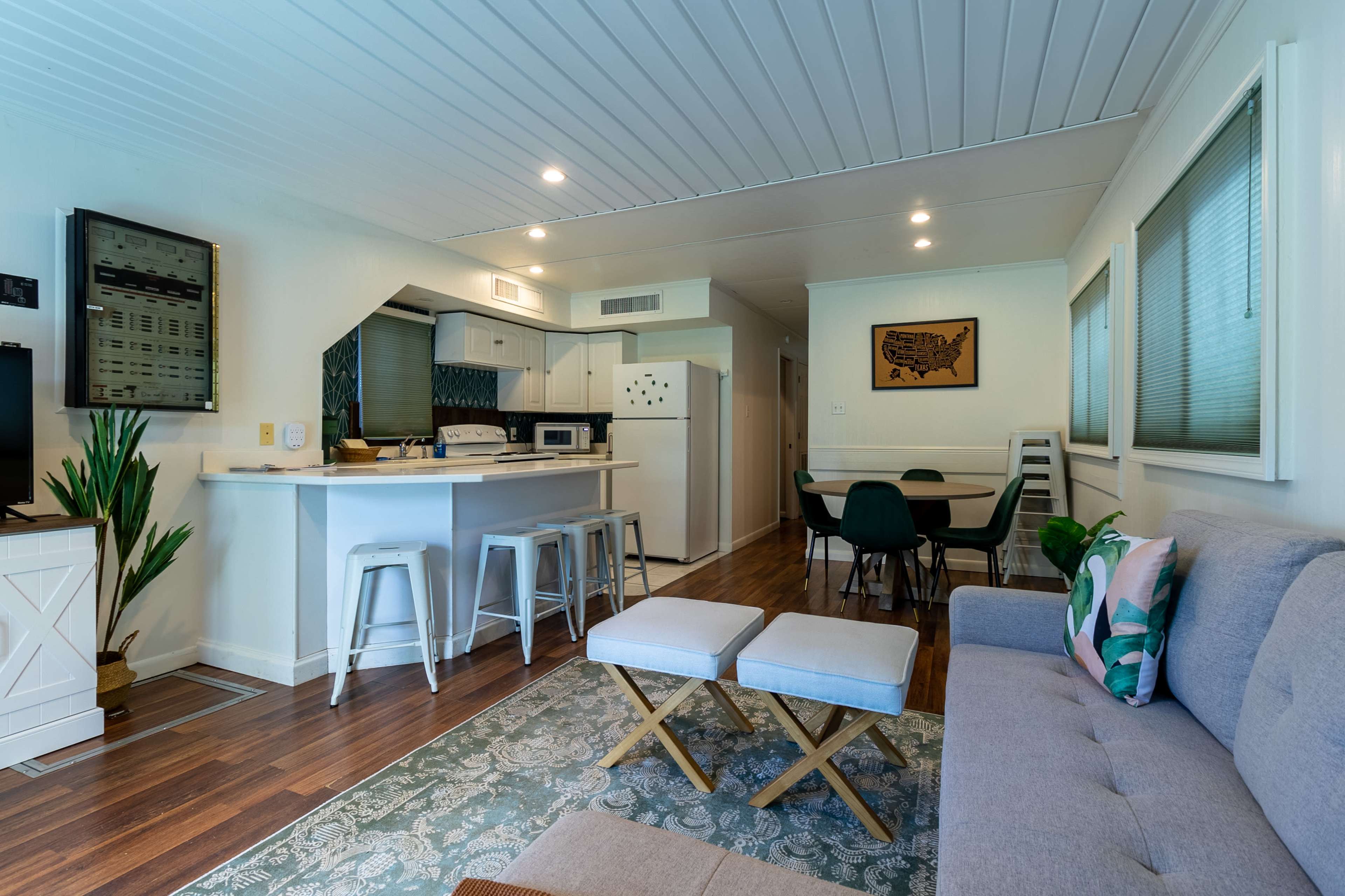 Houseboat on the Bayou In Louisiana Southern Cajun Experience with hot ...