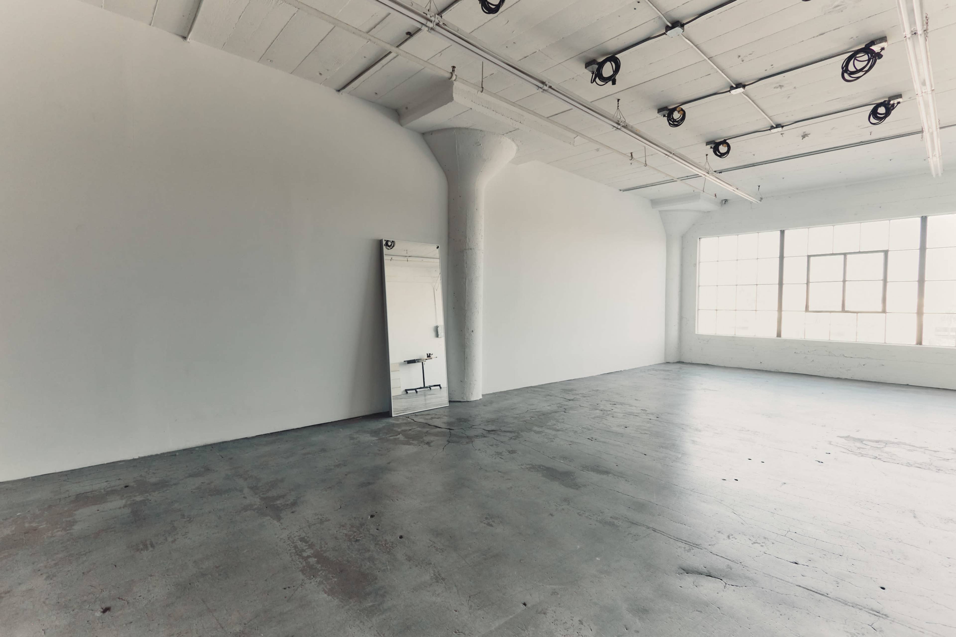 Artful Downtown Studio with Beautiful Natural Light Near Arts District ...
