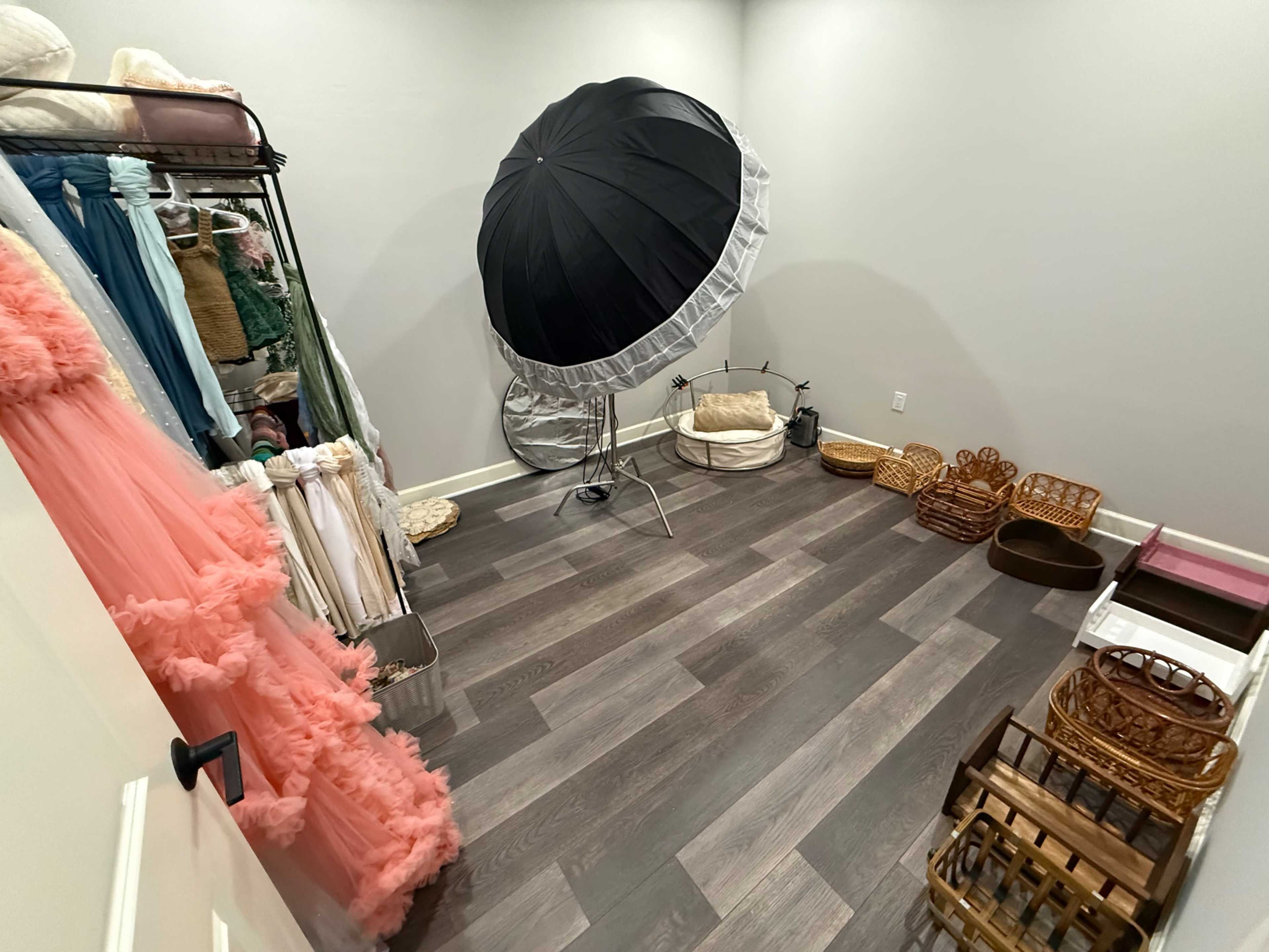 EC Studio | All-Inclusive Multi-Set Photography Studio With Lighting ...