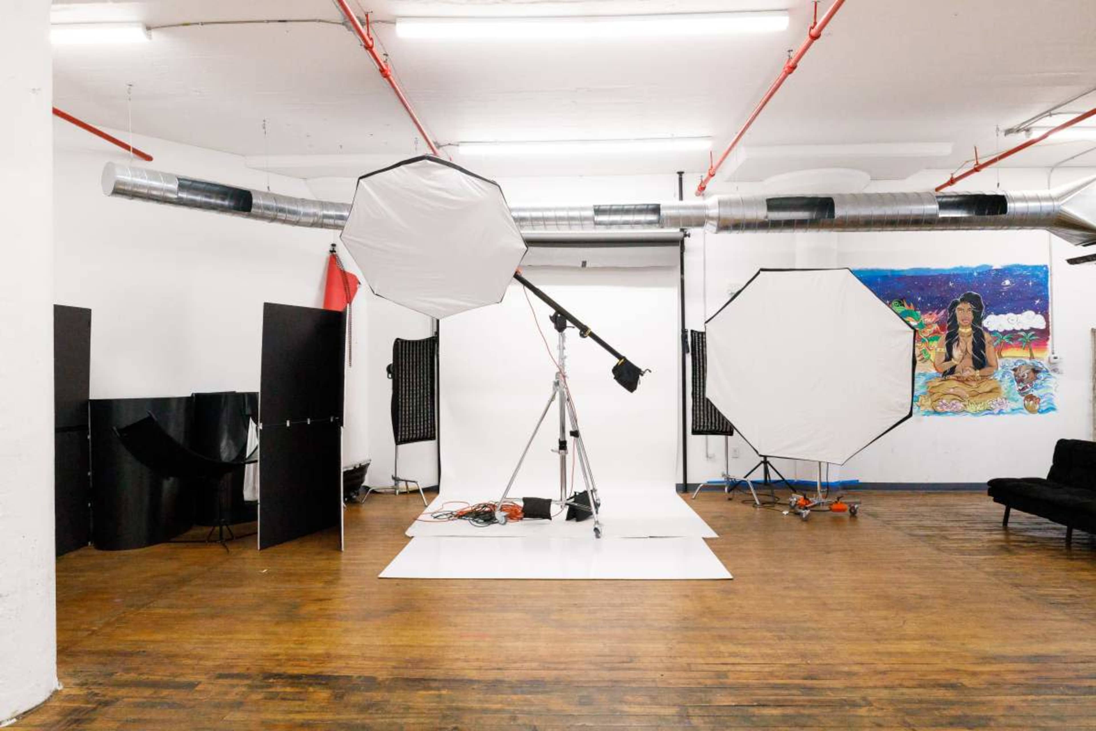 Modern Room Studio for Visual Content Creation and Audio Sessions ...