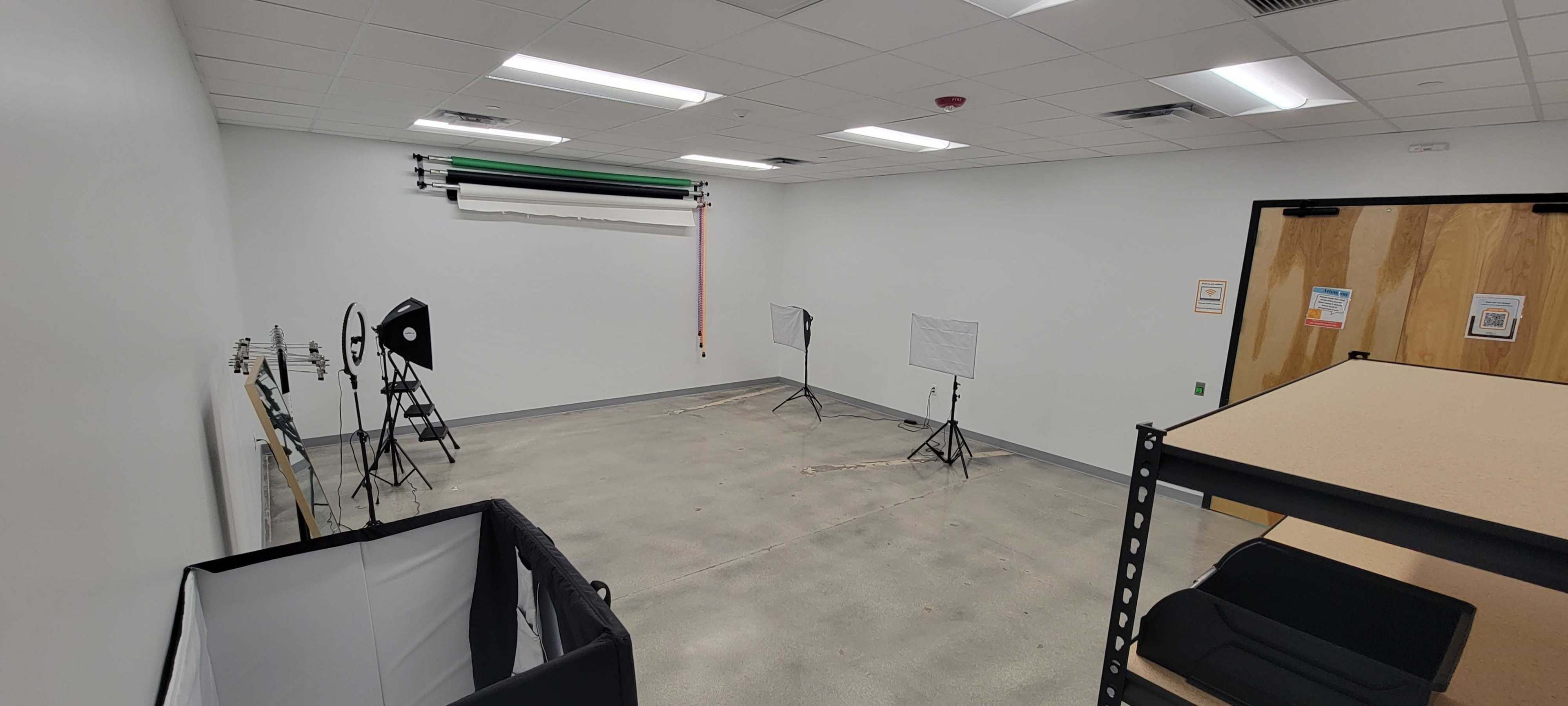 Creative Photo Studio, Miami, FL | Production | Peerspace