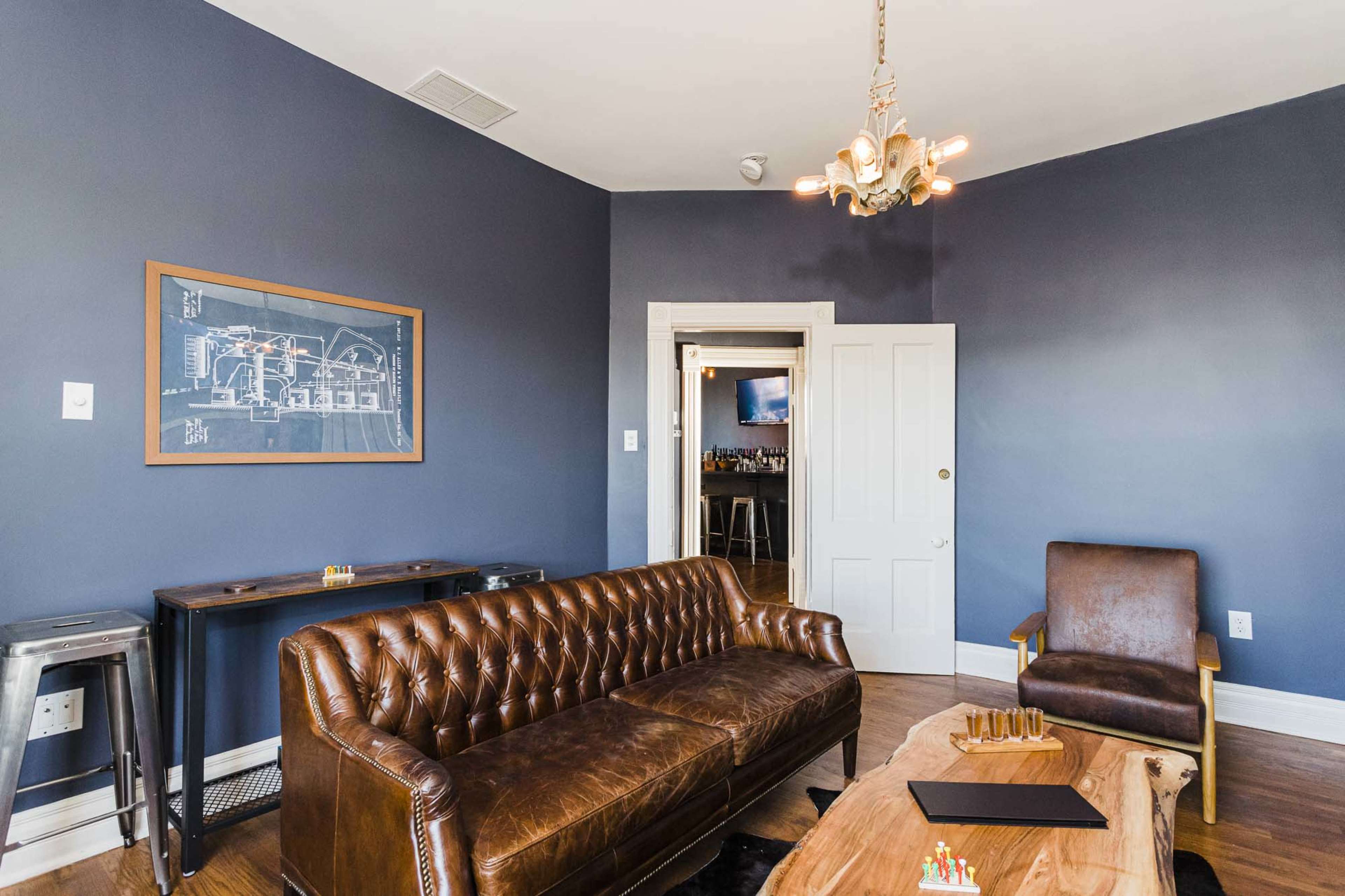 The Edison House, Jeffersonville, IN | Off-Site | Peerspace