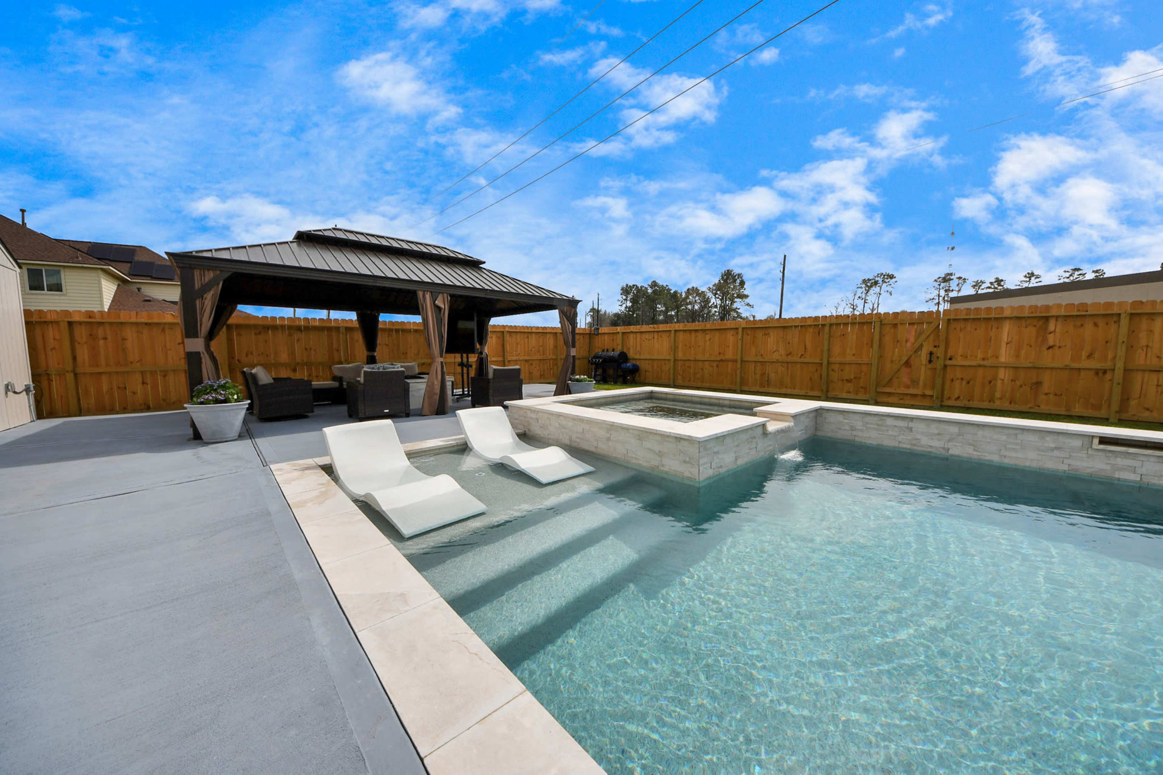 Fun in the Sun Perfect sight at night | Near IAH airport spacious ...